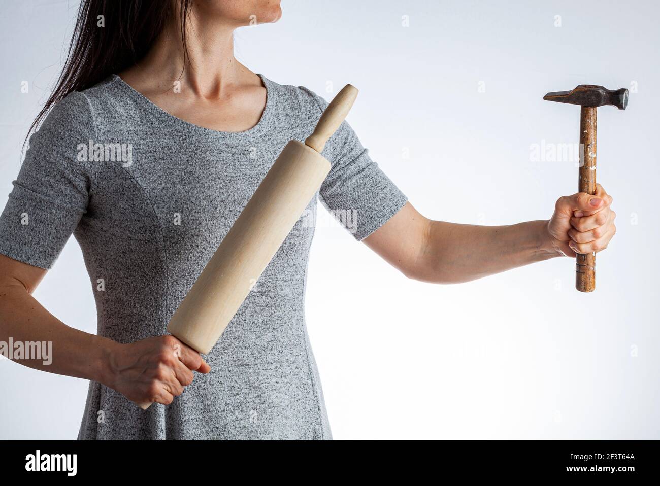 Woman in aggressive stance -Fotos und -Bildmaterial in hoher Auflösung – Alamy