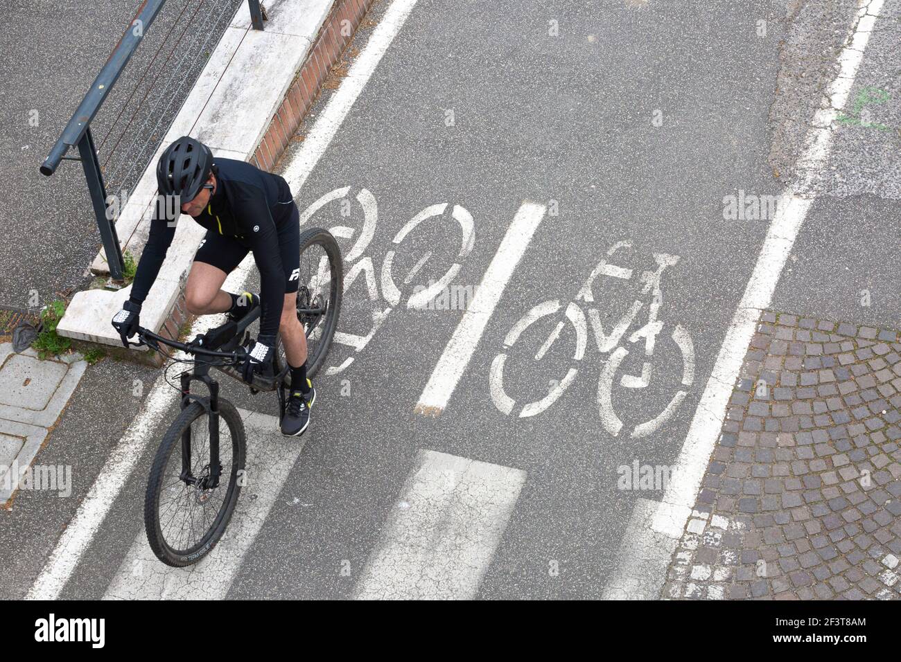 Dedizierter radweg -Fotos und -Bildmaterial in hoher Auflösung – Alamy