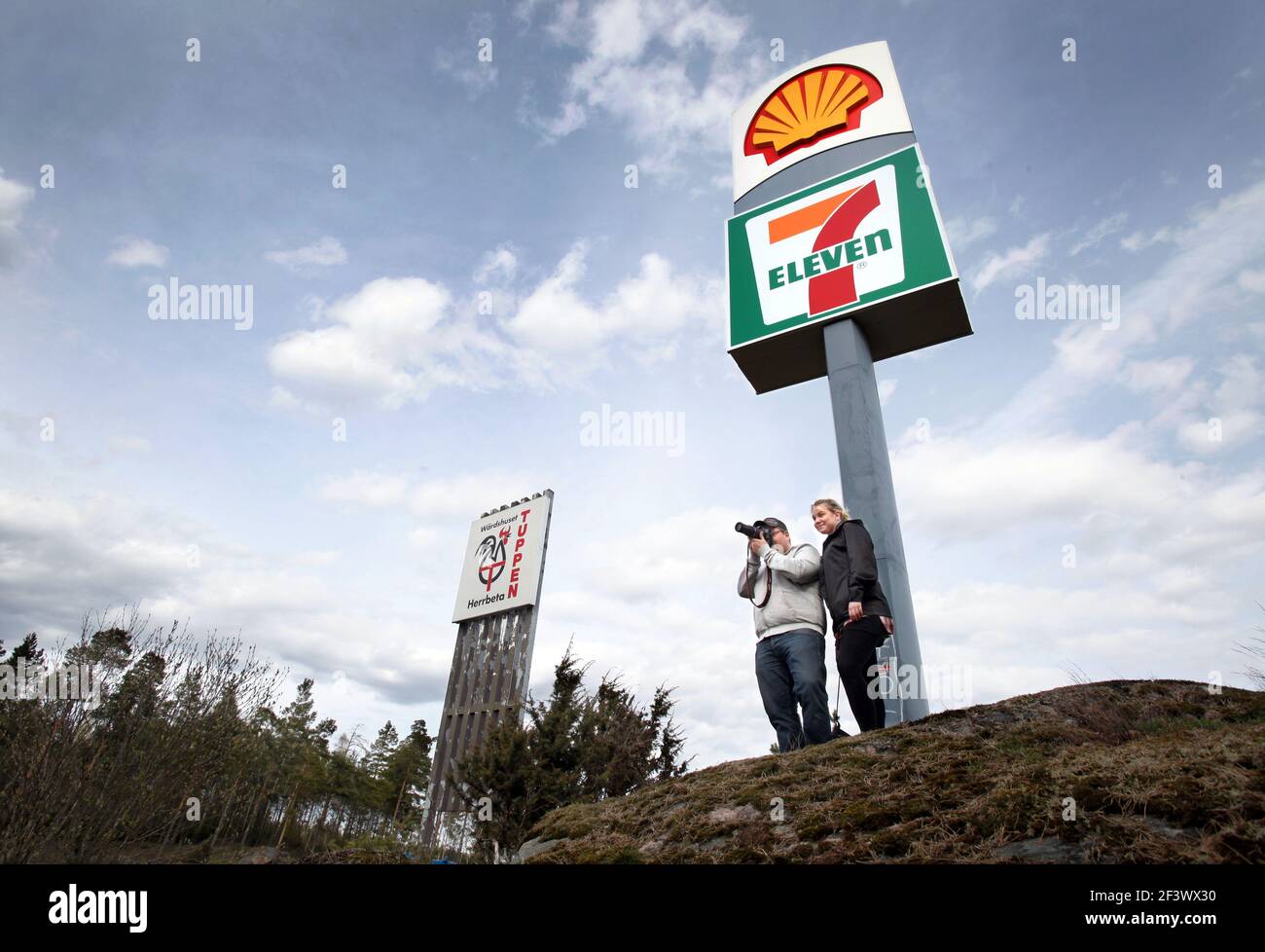 7 elf tankstelle -Fotos und -Bildmaterial in hoher Auflösung – Alamy