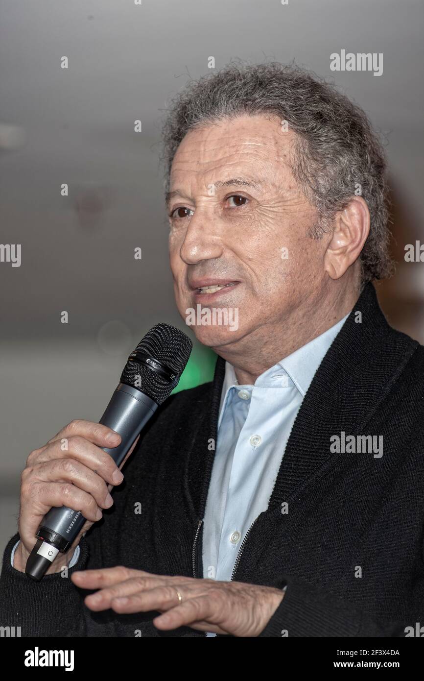 Michel drucker -Fotos und -Bildmaterial in hoher Auflösung – Alamy