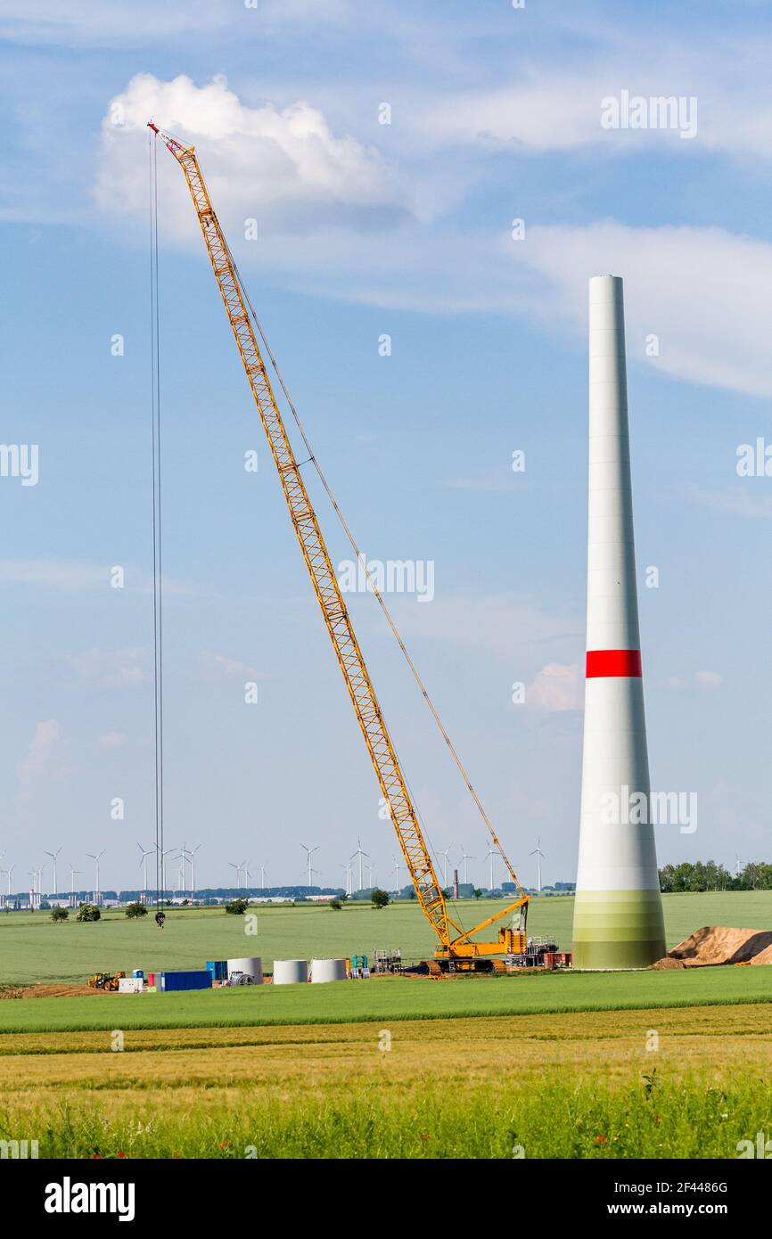 Baustelle Aufbau einer Windkraftanlage Windrad Stockfotografie - Alamy