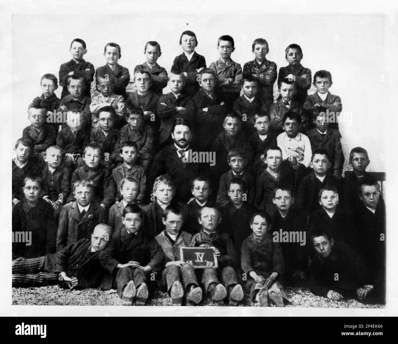 Adolf hitler school -Fotos und -Bildmaterial in hoher Auflösung – Alamy