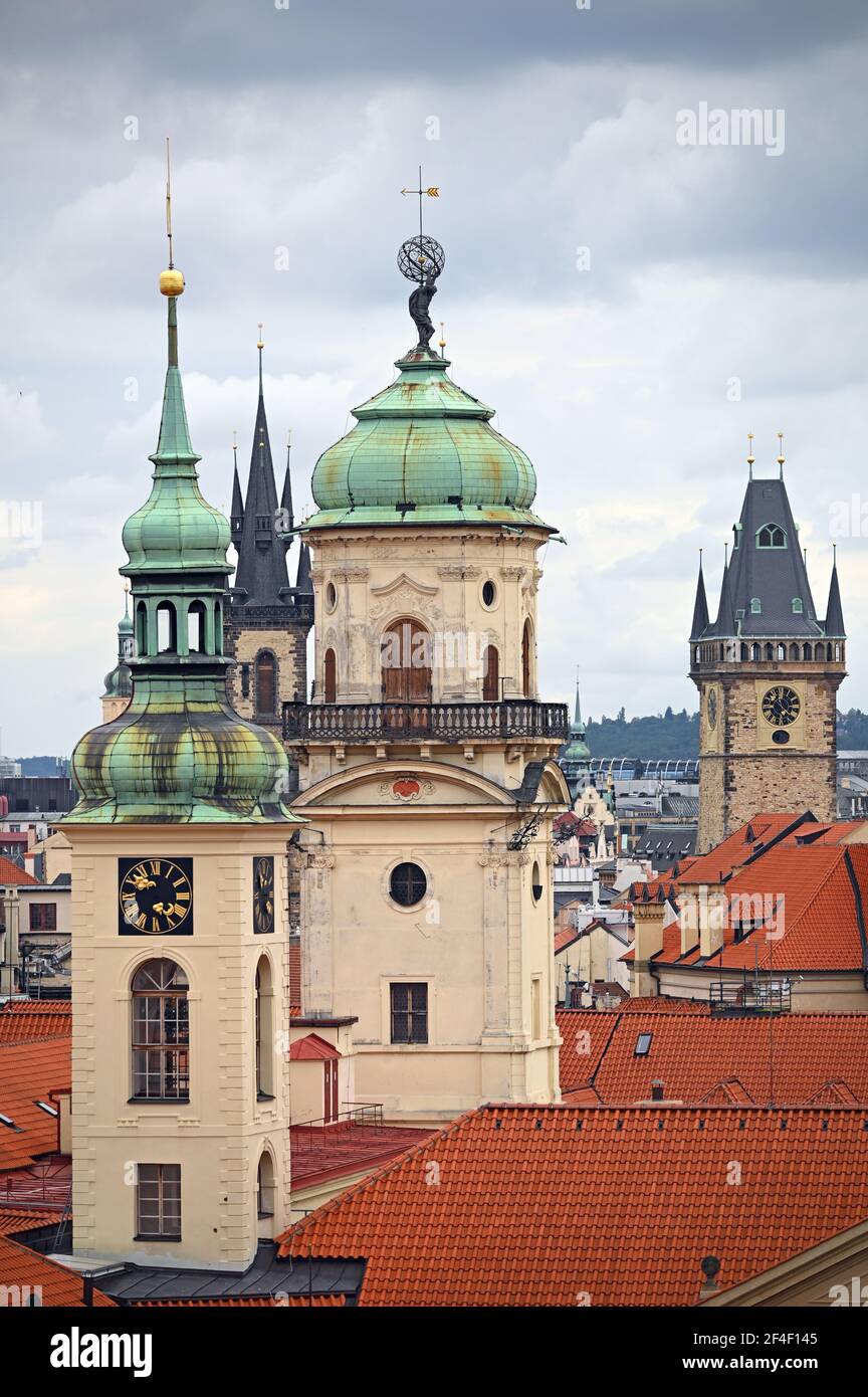 Traditionelle kirchen und skyline -Fotos und -Bildmaterial in hoher ...