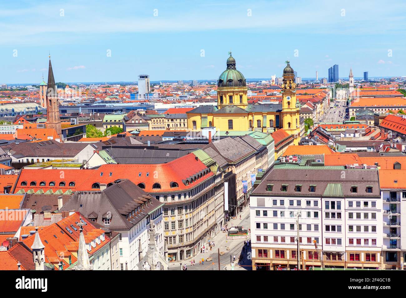 München Innenstadt Panorama . Luftaufnahme der Theatinerkirche und des ...