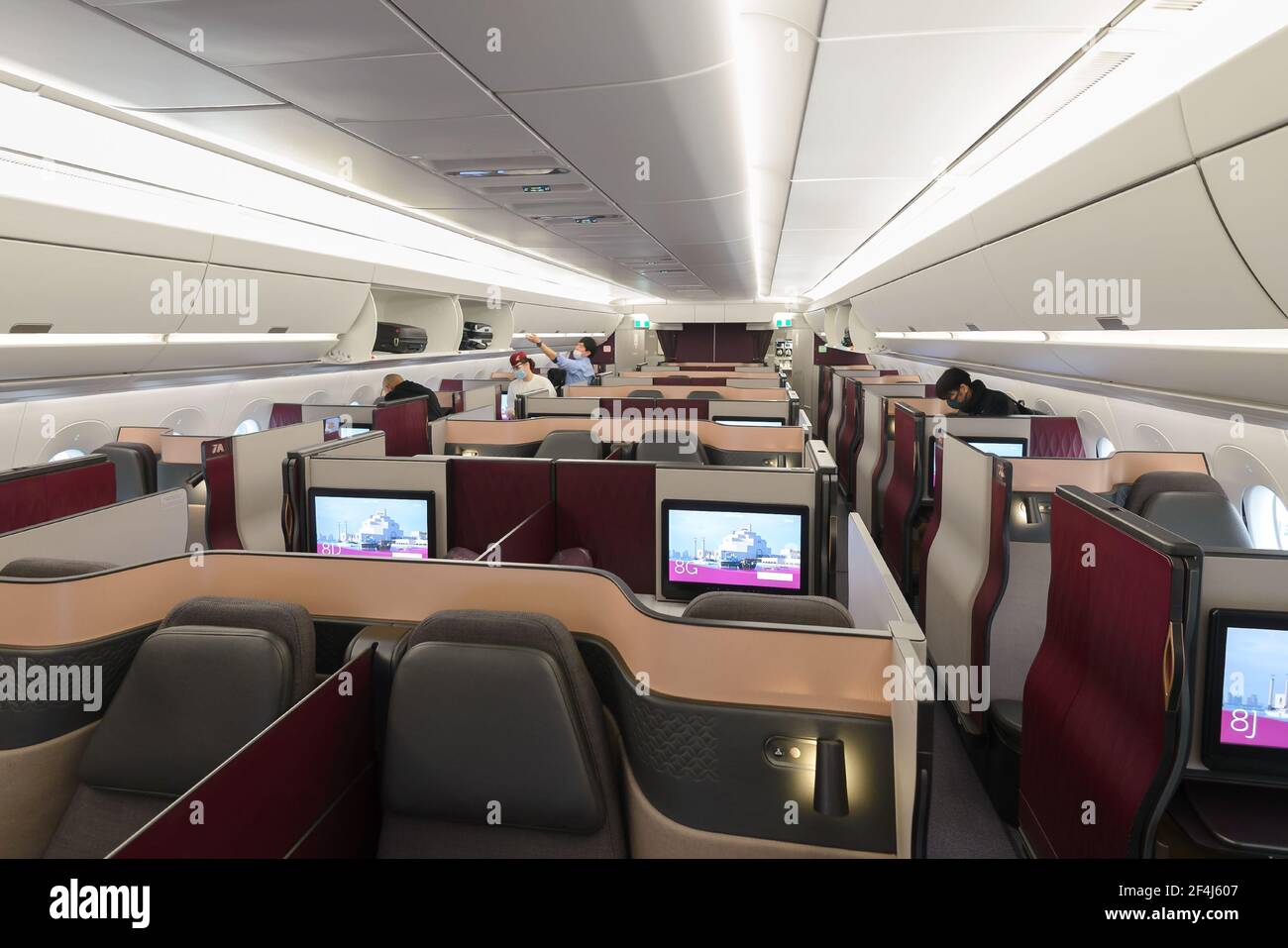 Qatar Airways QSuites Kabine auf Airbus A350. Qsuite ist ein Premium ...