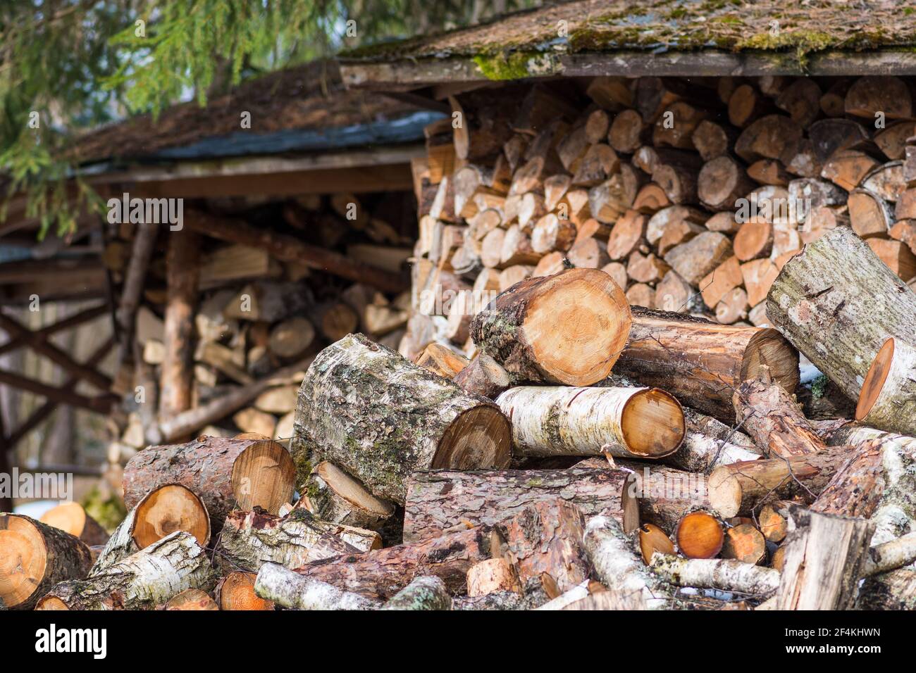 Stapeln von holz -Fotos und -Bildmaterial in hoher Auflösung – Alamy