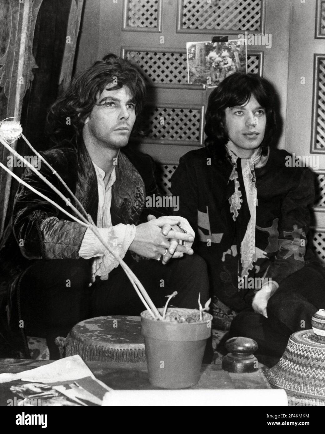 Performance 1970 mick jagger -Fotos und -Bildmaterial in hoher ...