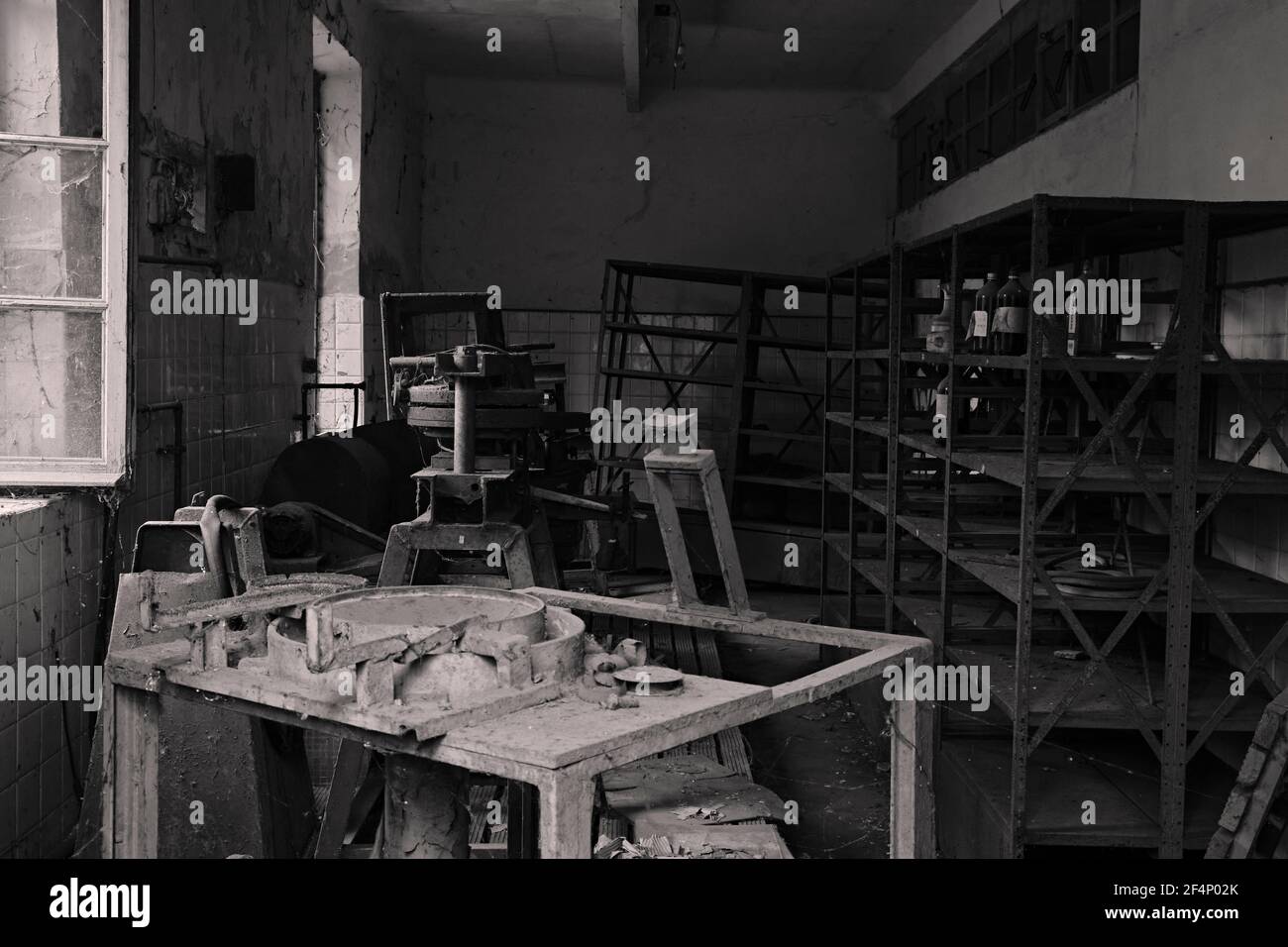 Alte fabrik schwarz und weiß -Fotos und -Bildmaterial in hoher ...