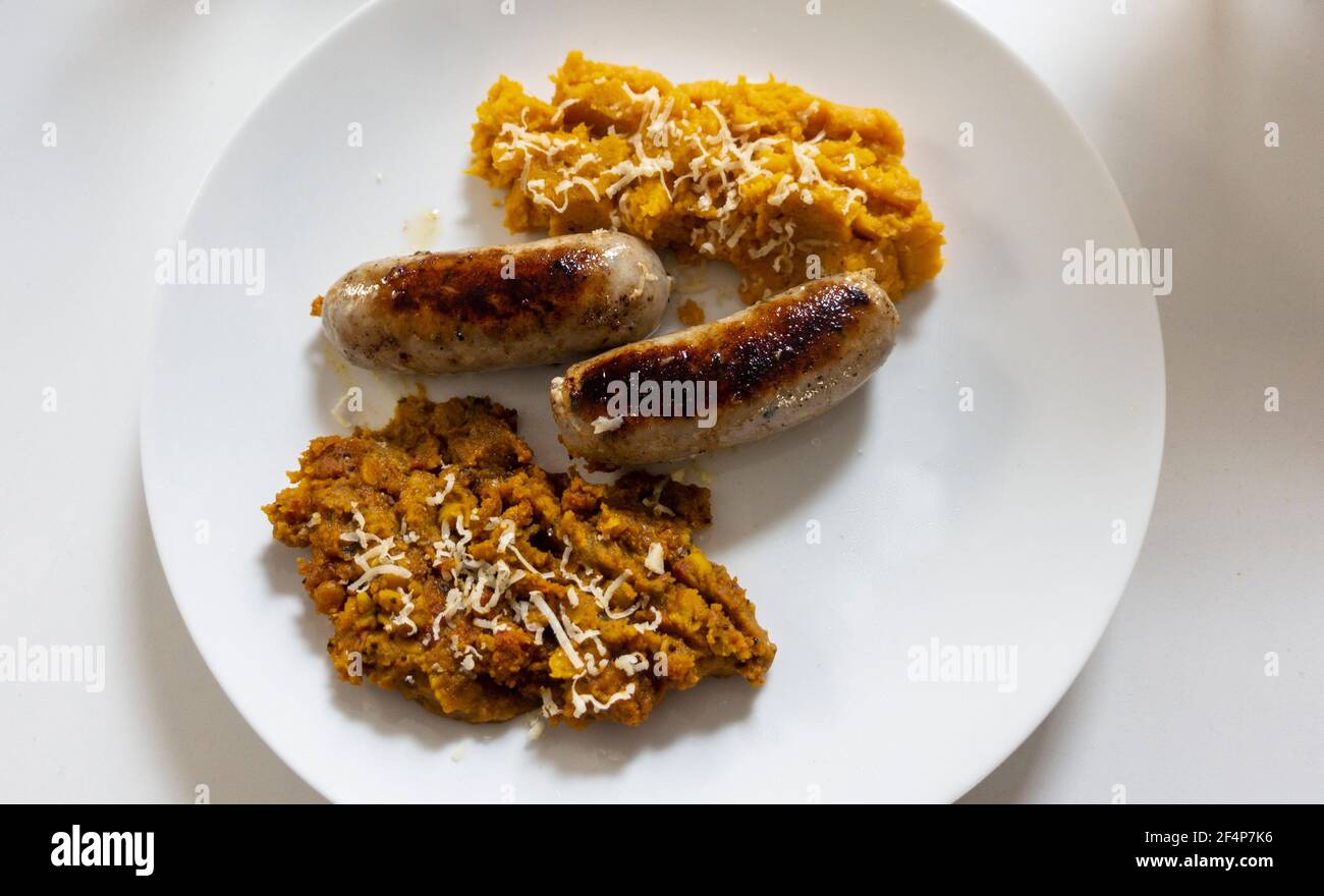 Teller mit wurst und brei -Fotos und -Bildmaterial in hoher Auflösung ...