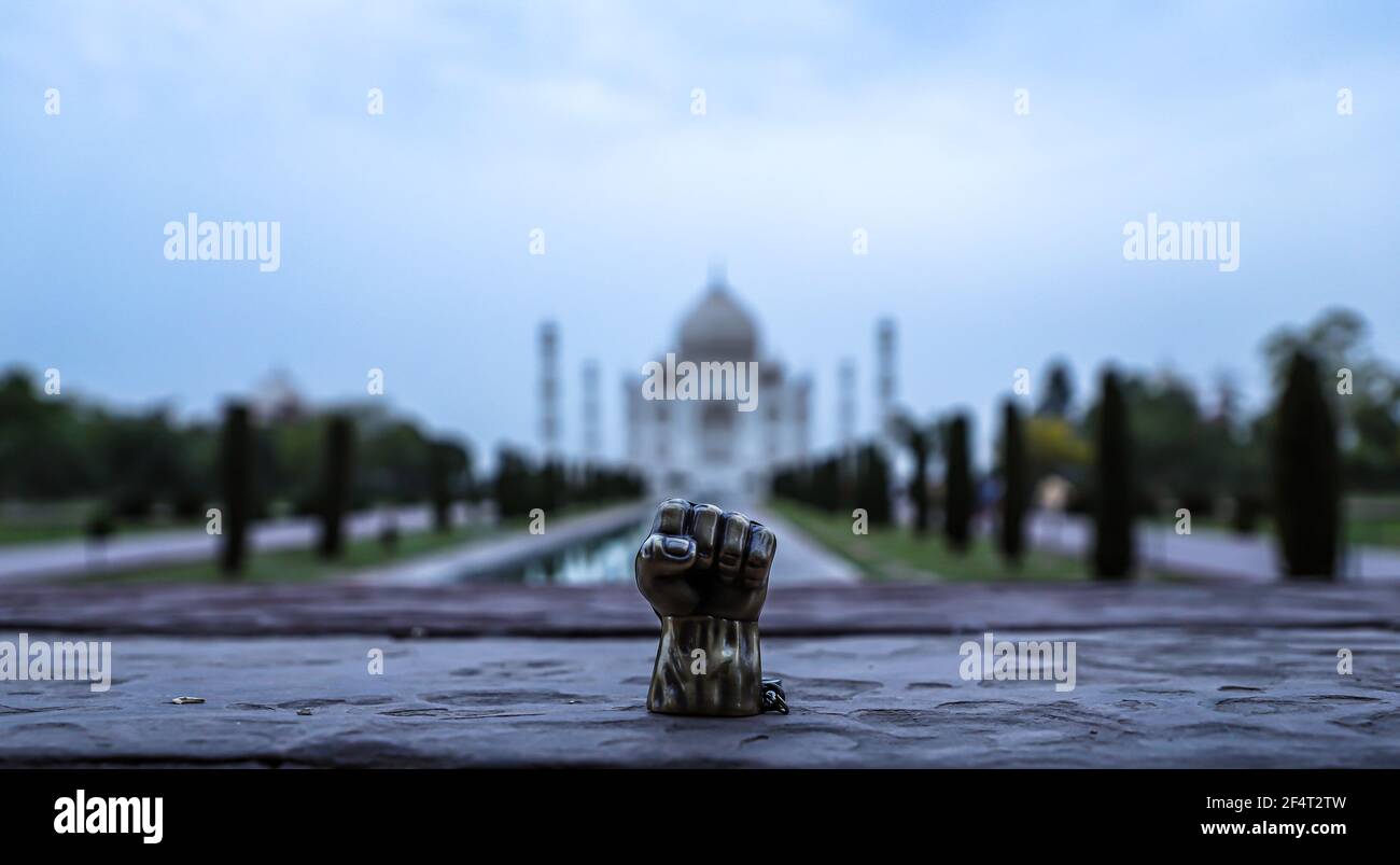 Hulk hands -Fotos und -Bildmaterial in hoher Auflösung – Alamy