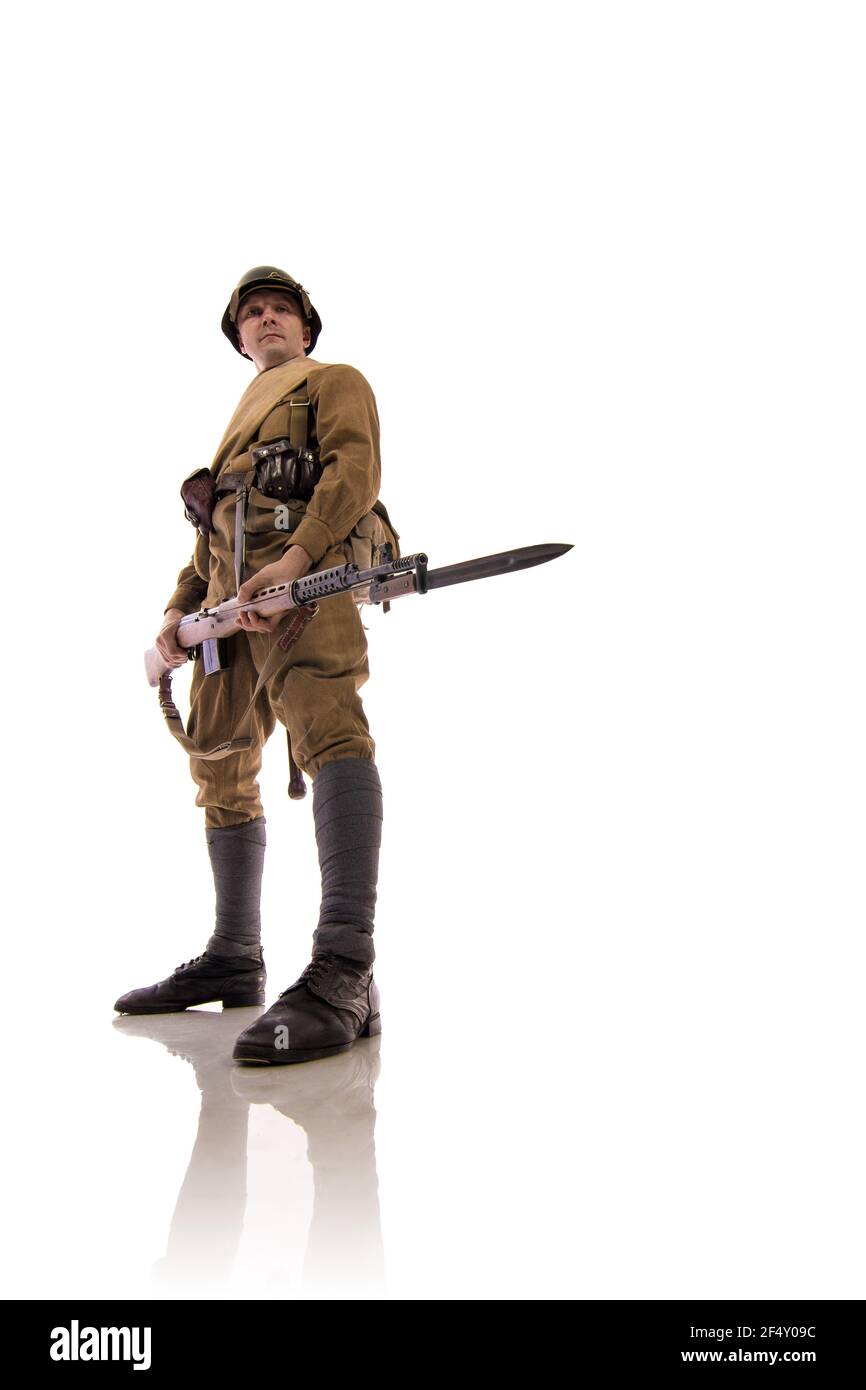 Männlicher Schauspieler in Form von gewöhnlichen Soldaten der ...