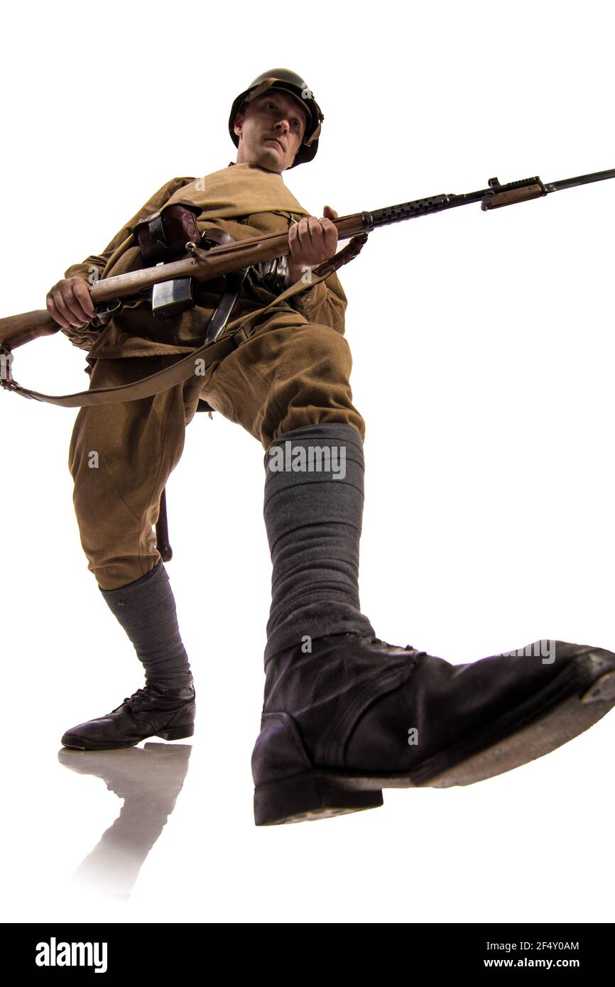 Männlicher Schauspieler in Form von gewöhnlichen Soldaten der ...