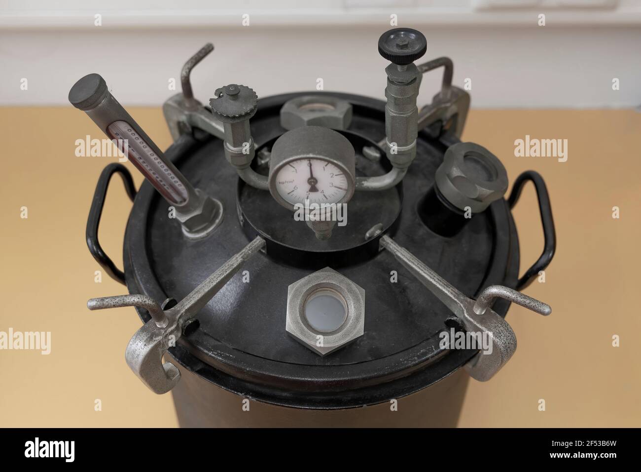 Sterilizing machine -Fotos und -Bildmaterial in hoher Auflösung – Alamy