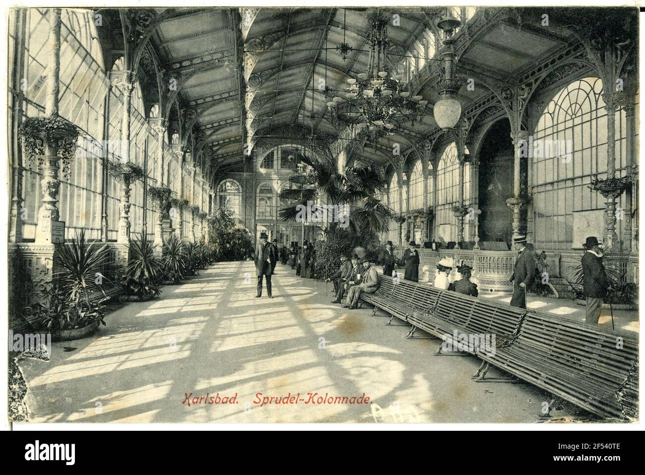 Sprudel kolonnade -Fotos und -Bildmaterial in hoher Auflösung – Alamy