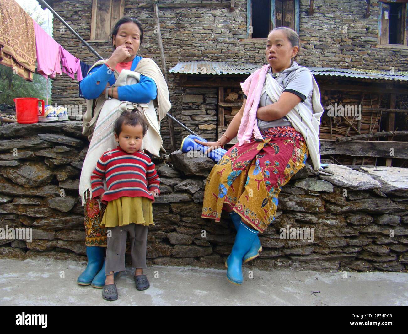 Small villages in nepal -Fotos und -Bildmaterial in hoher Auflösung – Alamy