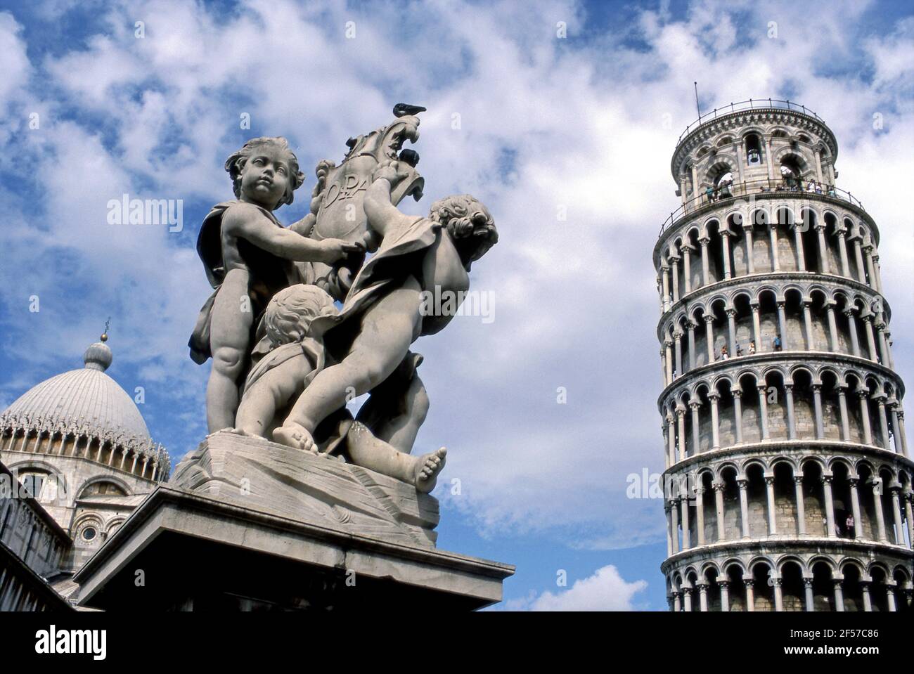 Schiefer turm -Fotos und -Bildmaterial in hoher Auflösung – Alamy