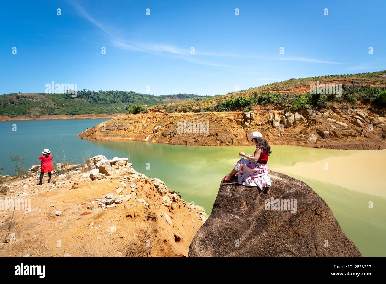 Tan dong familie -Fotos und -Bildmaterial in hoher Auflösung – Alamy