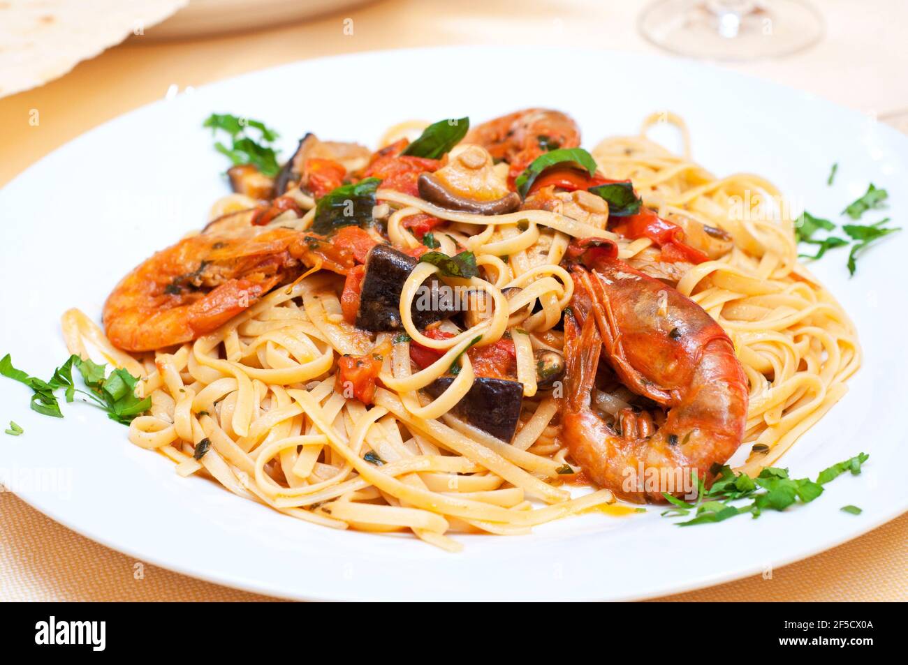 Bavette pasta -Fotos und -Bildmaterial in hoher Auflösung – Alamy
