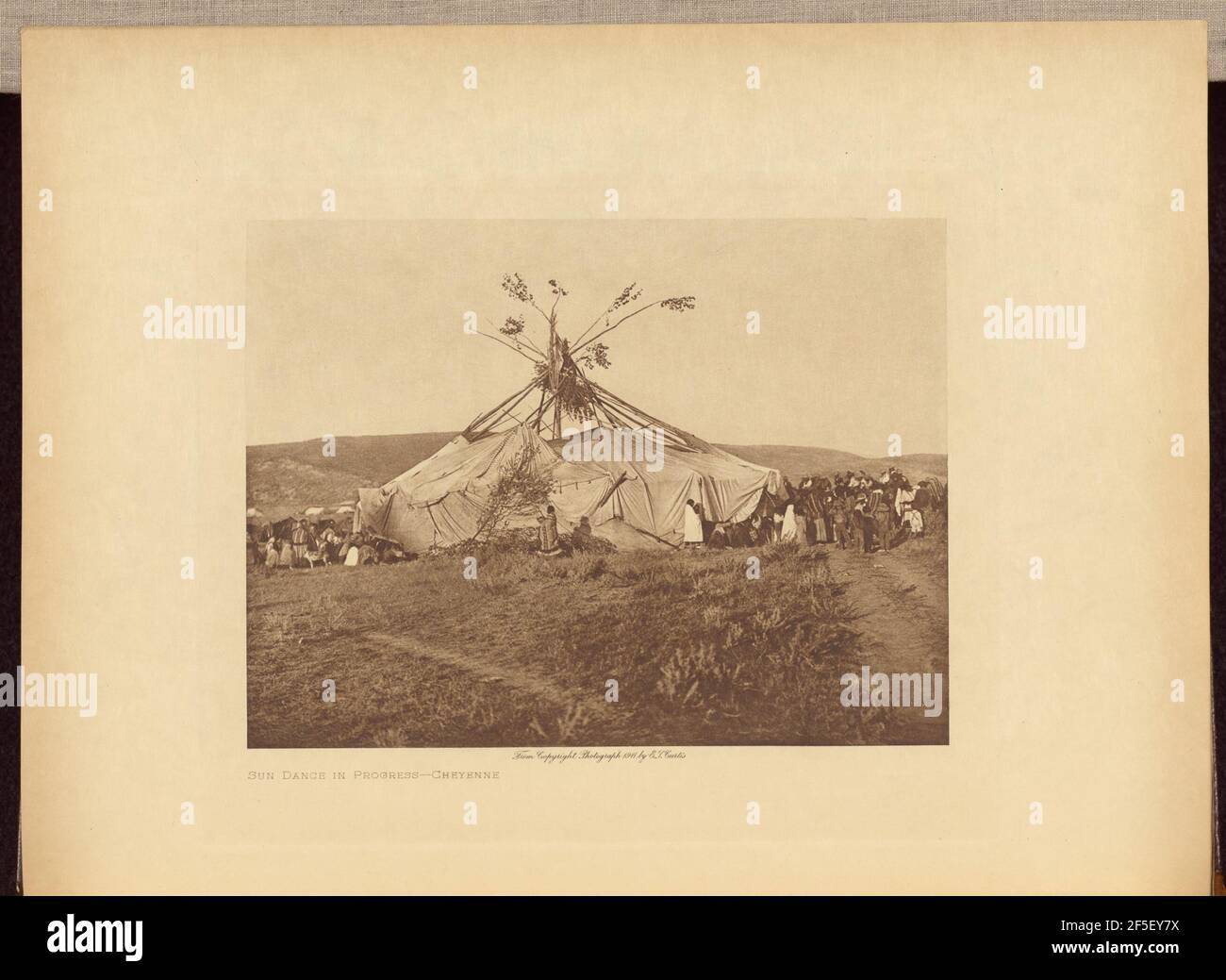 Native american sun dance ceremony -Fotos und -Bildmaterial in hoher ...