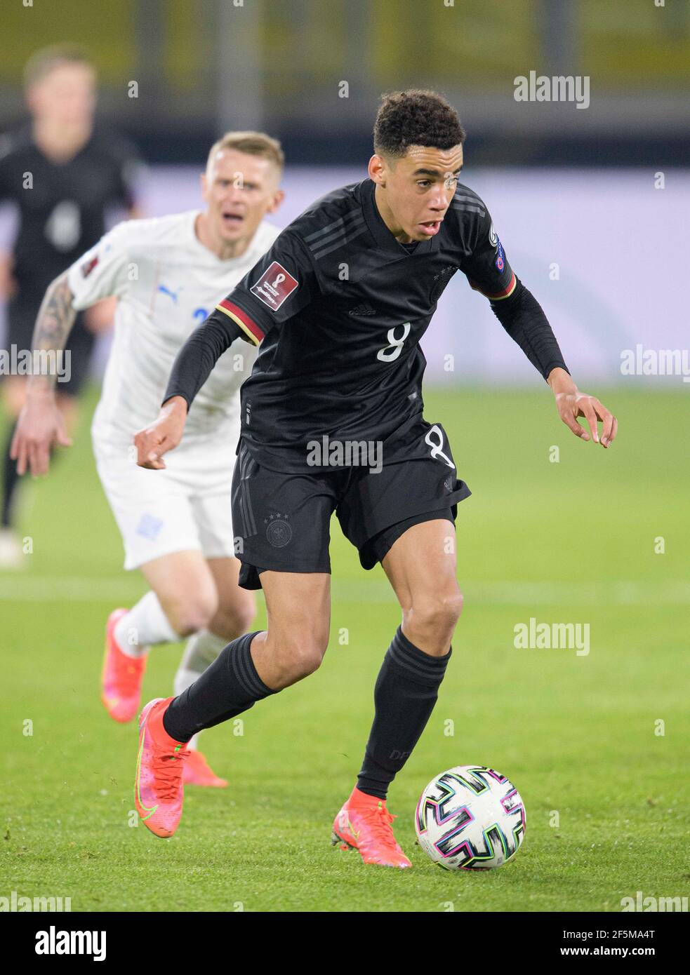 Jamal musiala body -Fotos und -Bildmaterial in hoher Auflösung – Alamy