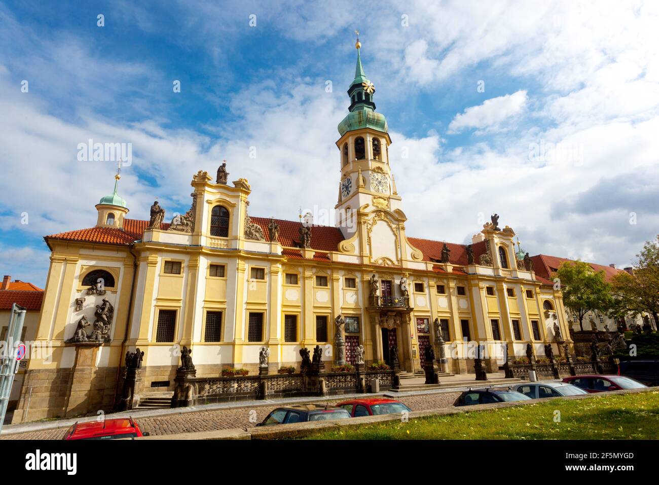 Loreta square -Fotos und -Bildmaterial in hoher Auflösung – Alamy