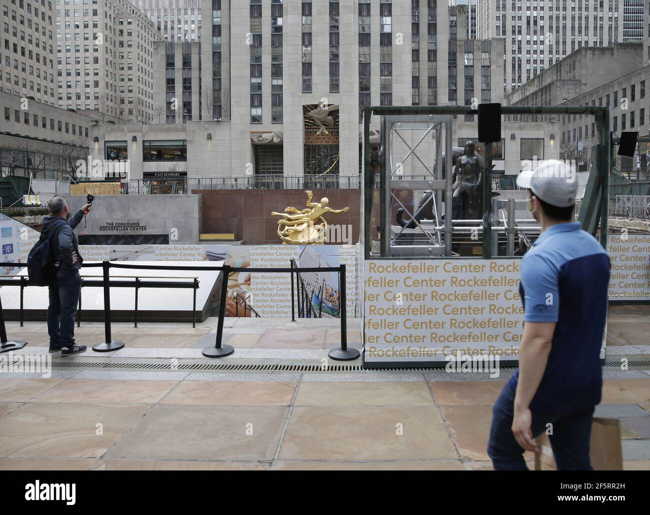 Rockefeller centre construction -Fotos und -Bildmaterial in hoher ...