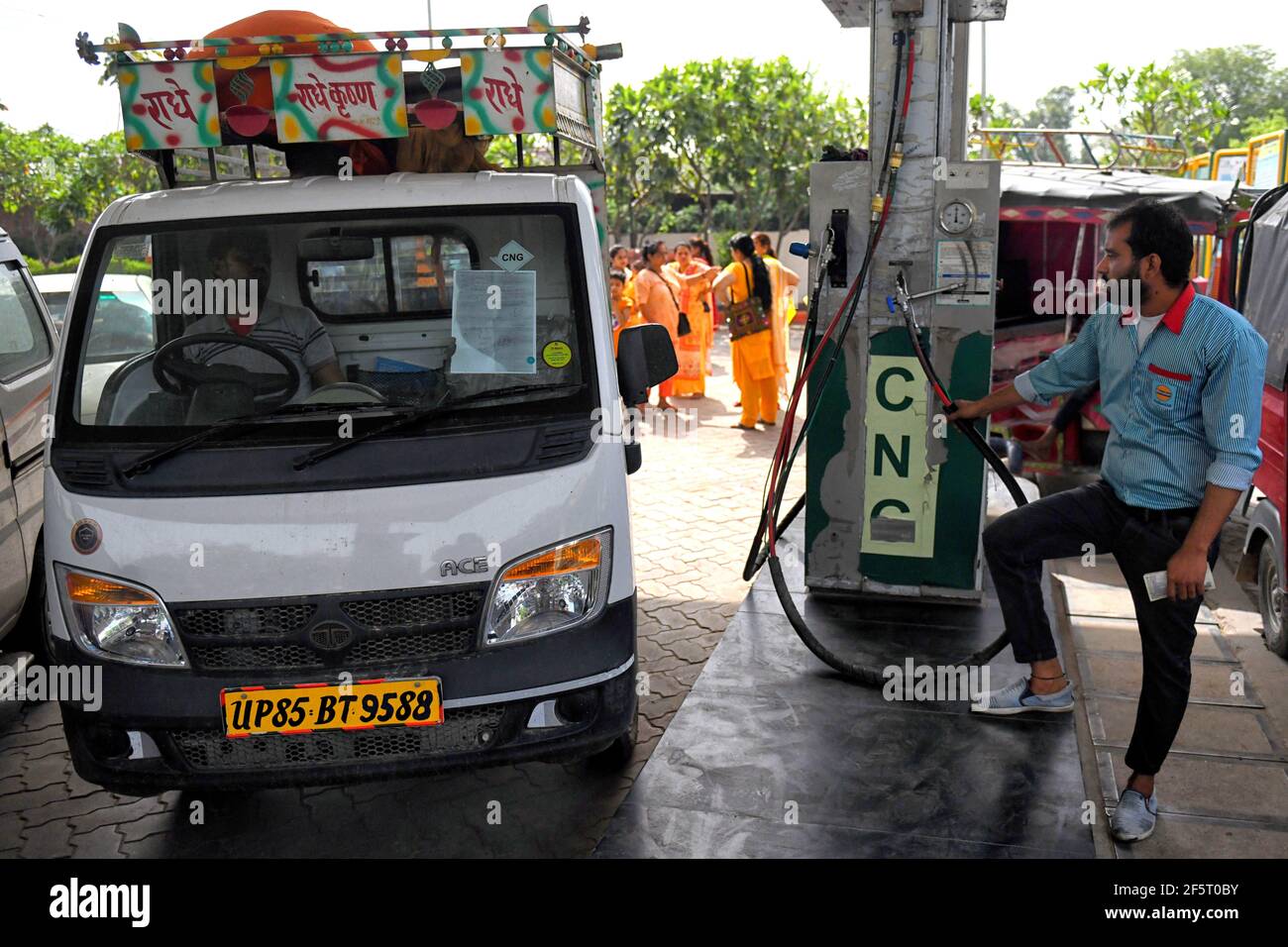 Cng fahrzeug -Fotos und -Bildmaterial in hoher Auflösung – Alamy