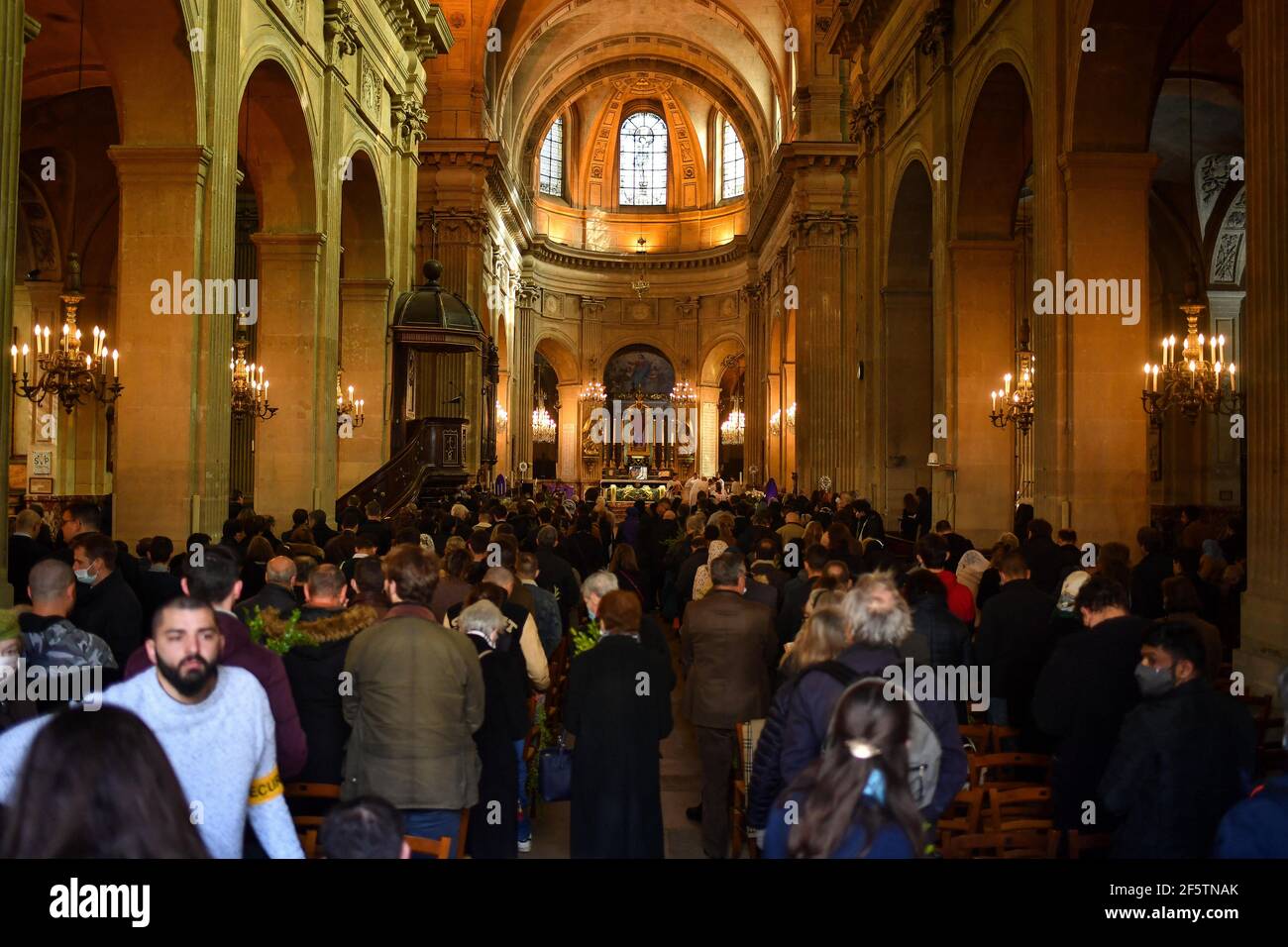 Paris, Frankreich. März 2021, 28th. Palmsonntag in der Kirche Saint ...