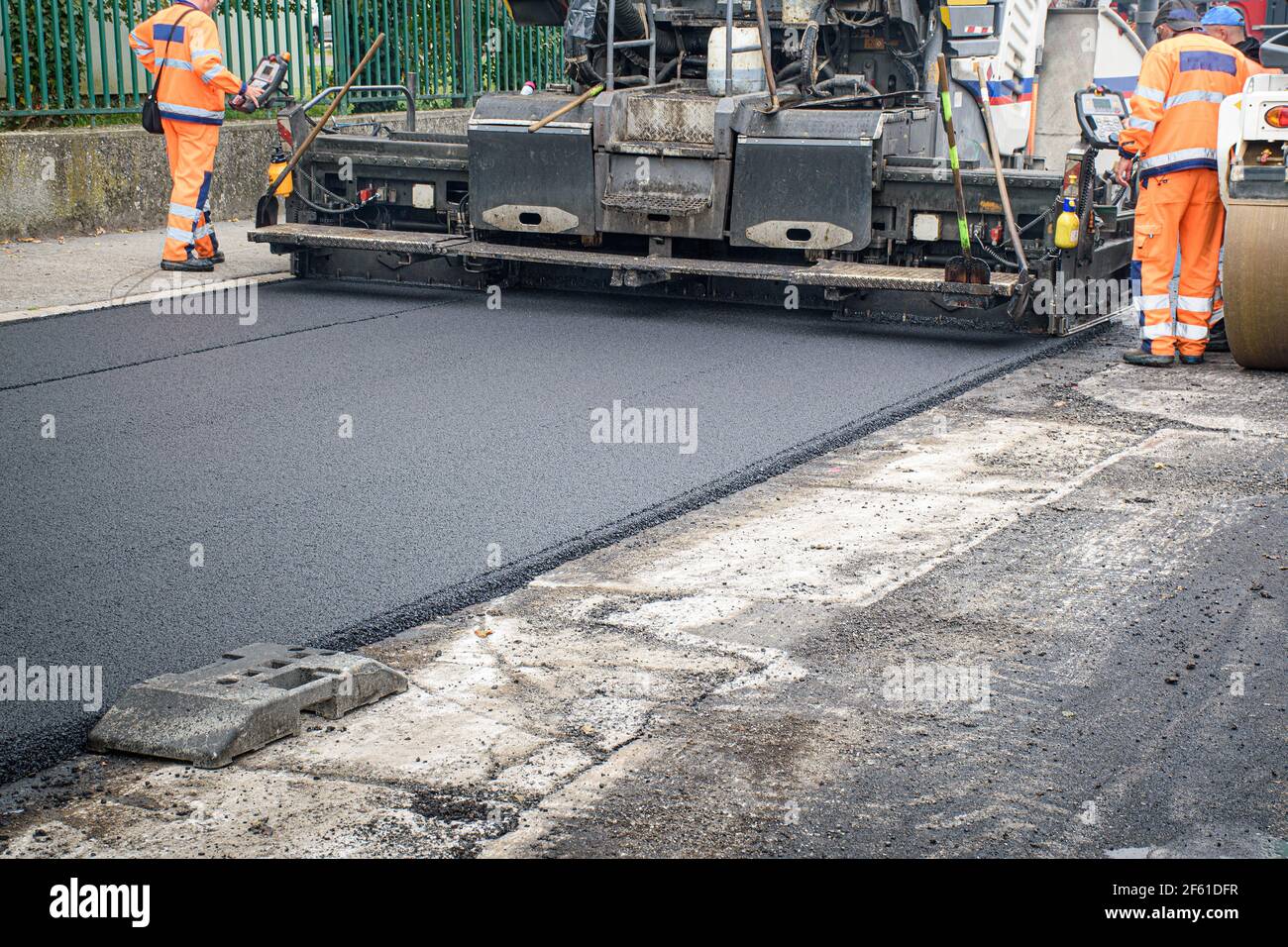Asphalt machine -Fotos und -Bildmaterial in hoher Auflösung – Alamy