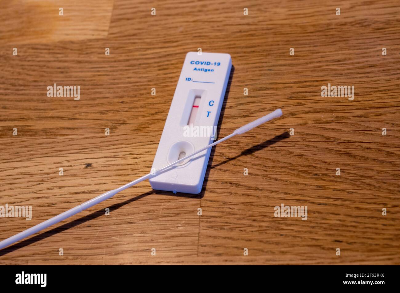 Schnelle sars cov 2 antigentestkassette mit negativem testergebnis ...