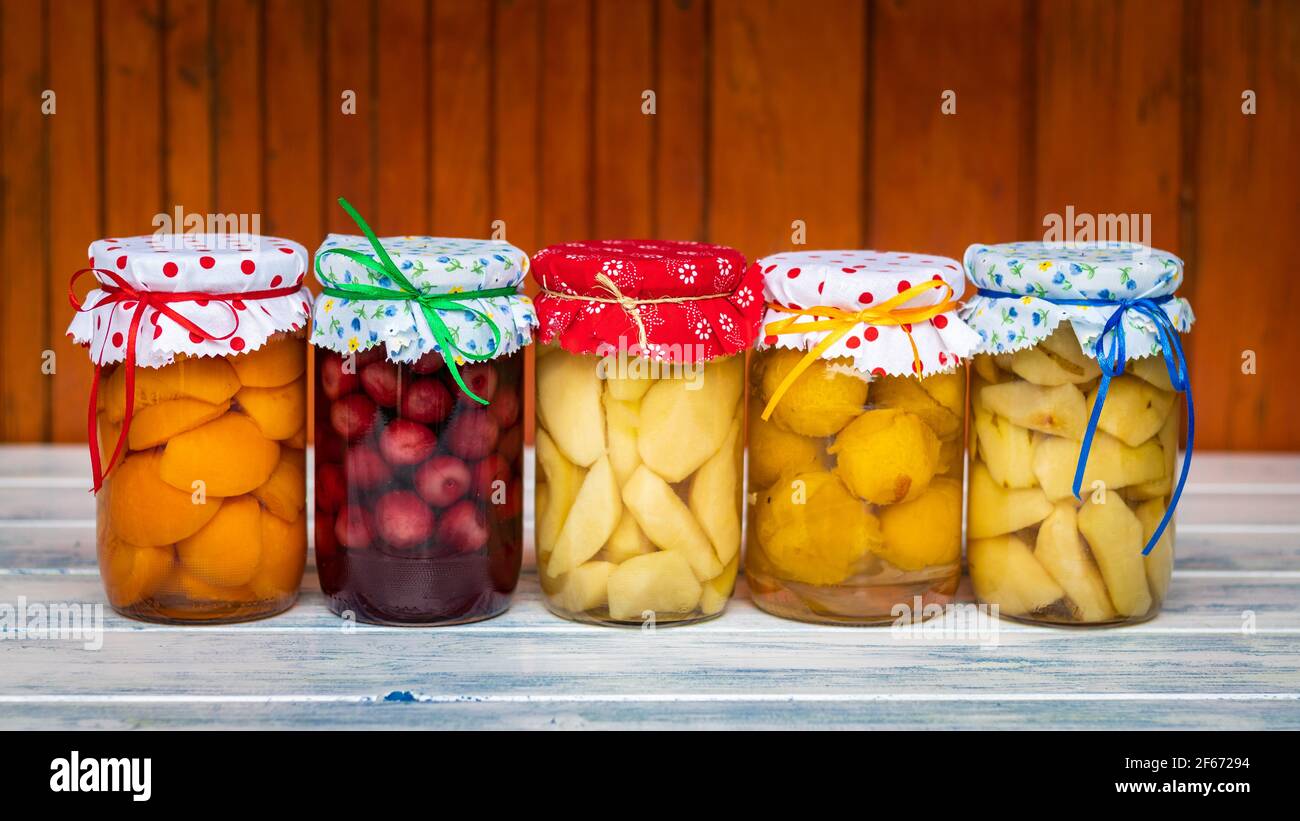 Obst Obst Konserven Stockfotos und -bilder Kaufen - Alamy