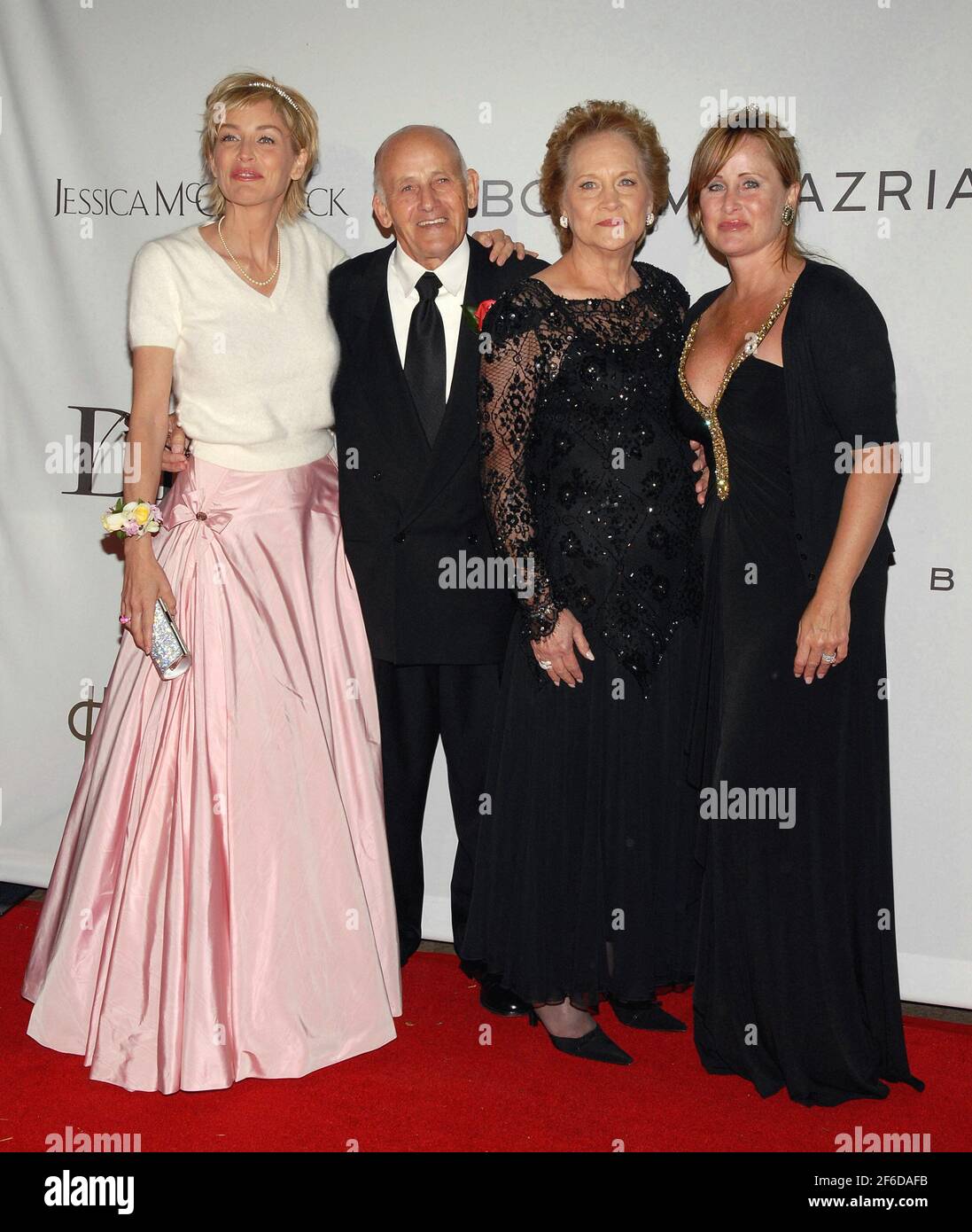 Datei Foto vom 21. April 2007 von Sharon Stone, Joseph Stone, Dorothy ...