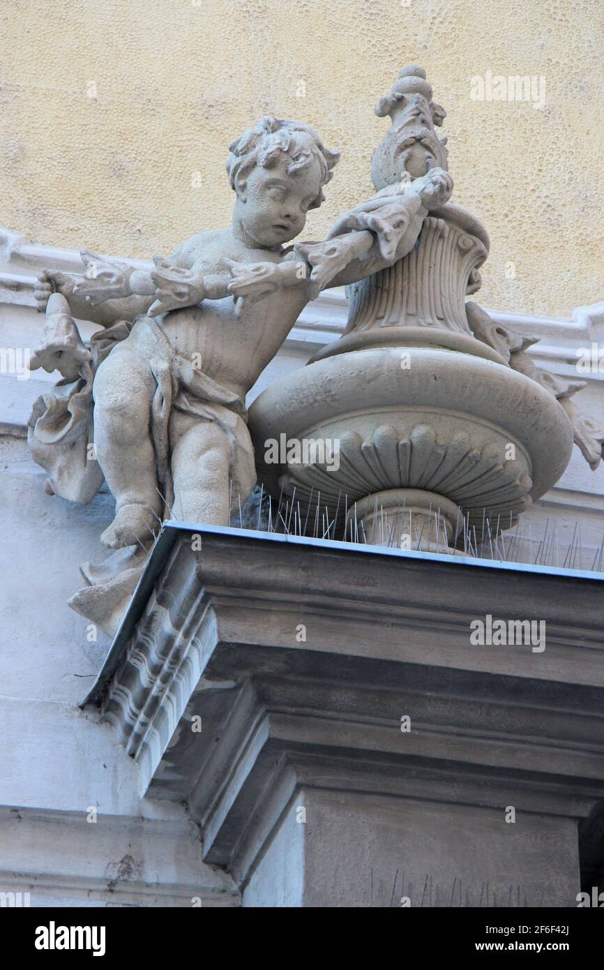 Barocke girlande -Fotos und -Bildmaterial in hoher Auflösung – Alamy