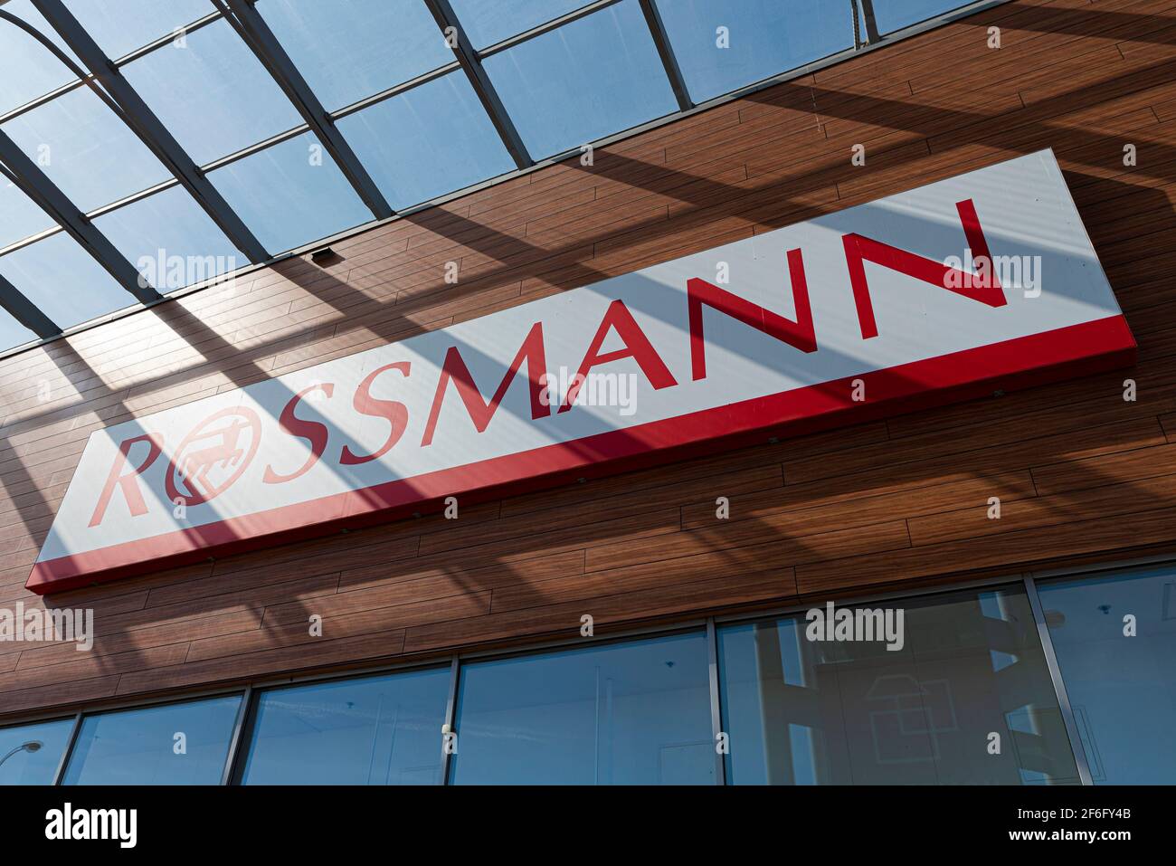 Rossmann logo -Fotos und -Bildmaterial in hoher Auflösung – Alamy