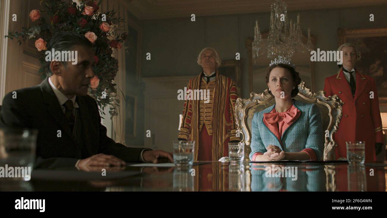 PENNYWORTH, von links: Ramon Tikaram, Jessica Ellerby als Queen ...