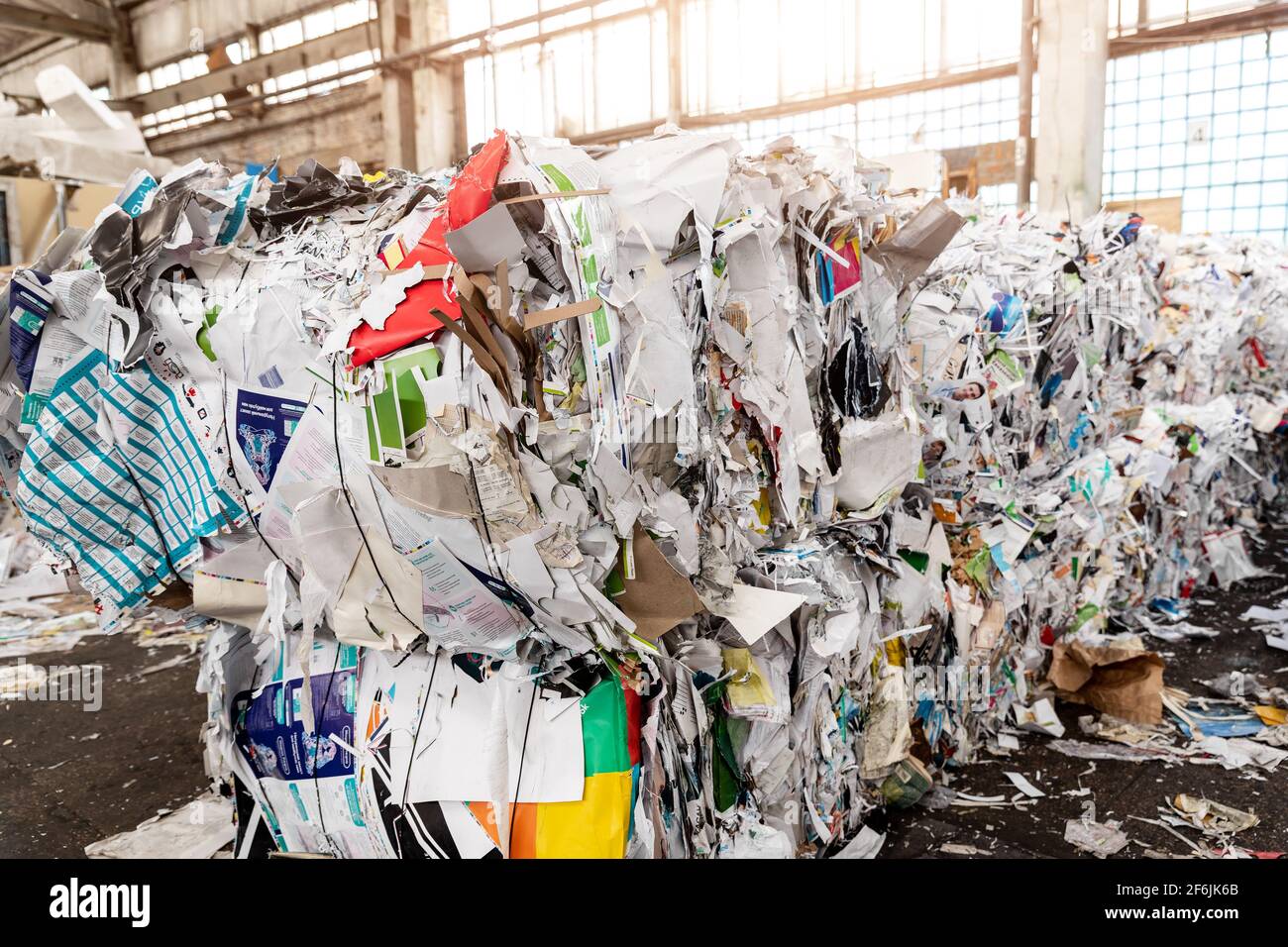 Gebrauchte papierballen -Fotos und -Bildmaterial in hoher Auflösung – Alamy
