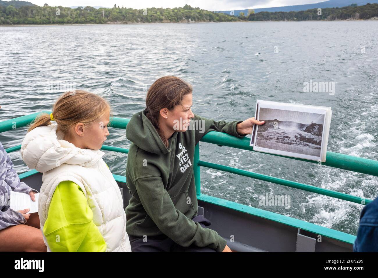Ein Roadtrip um die Ostküste der Nordinsel Neuseelands. Bootstour durch ...