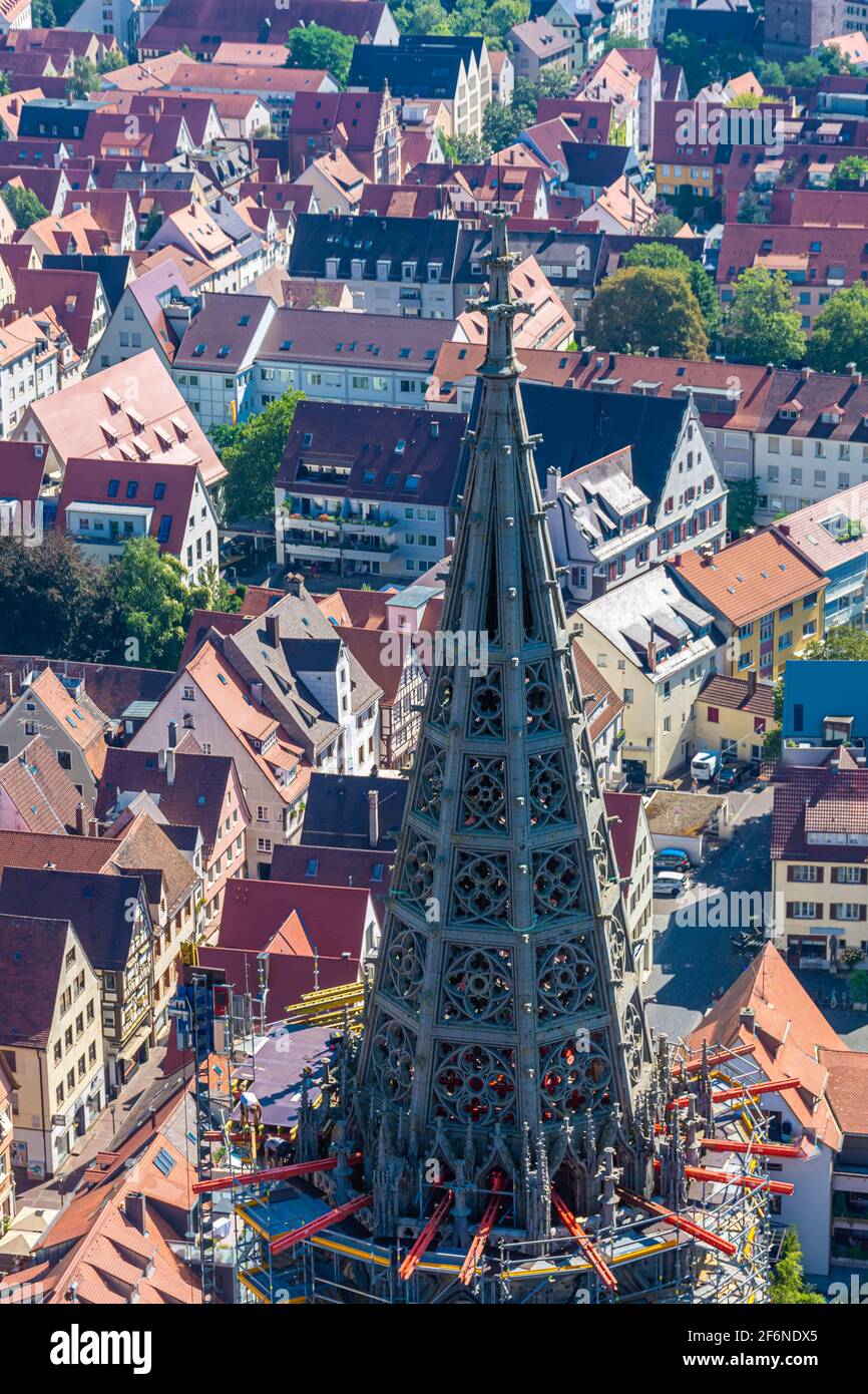 Luftaufnahme der Ulmer Innenstadt vom Dom, der höchsten Kirche der Welt ...