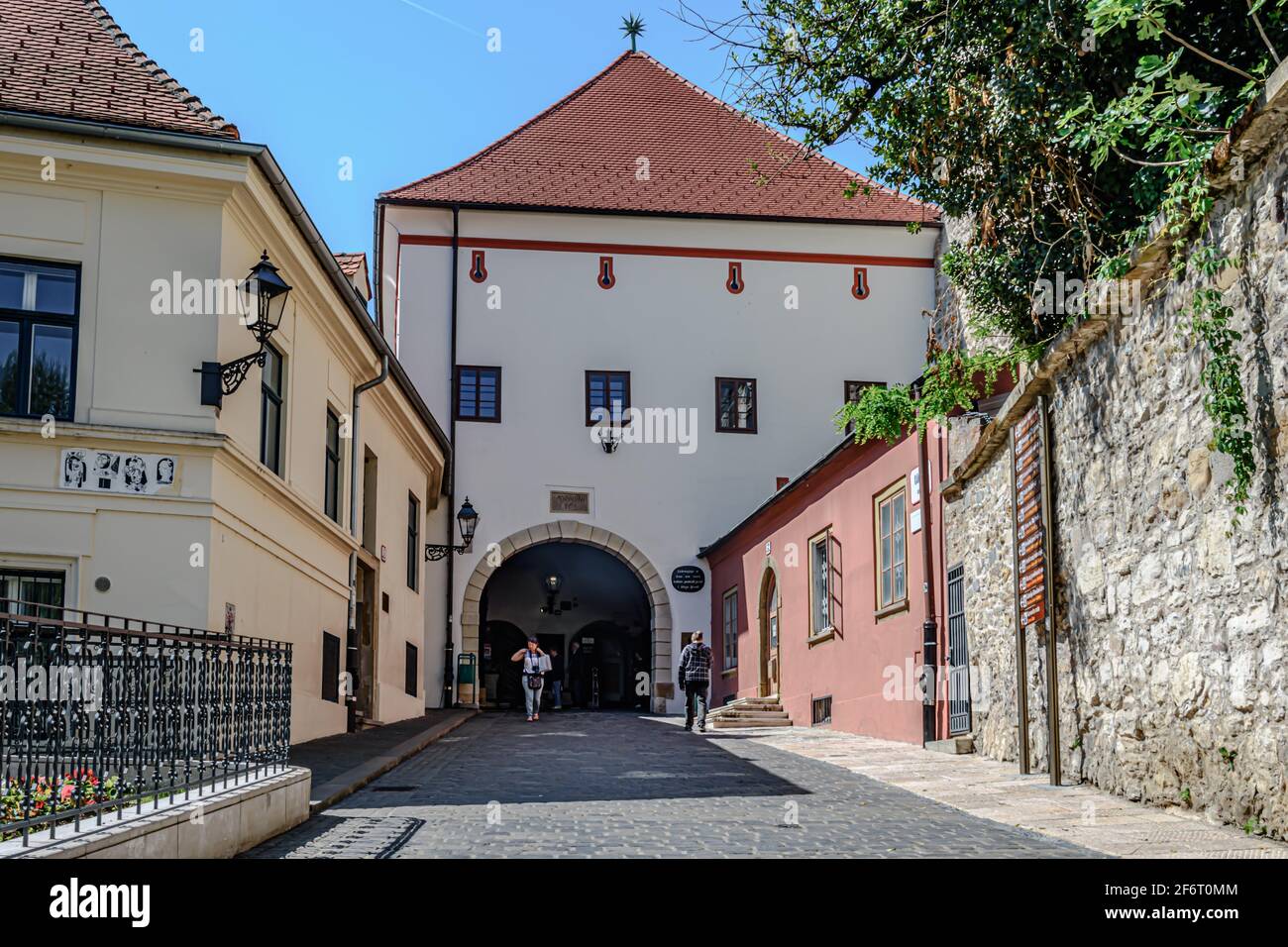 Stadttor steintor -Fotos und -Bildmaterial in hoher Auflösung – Alamy