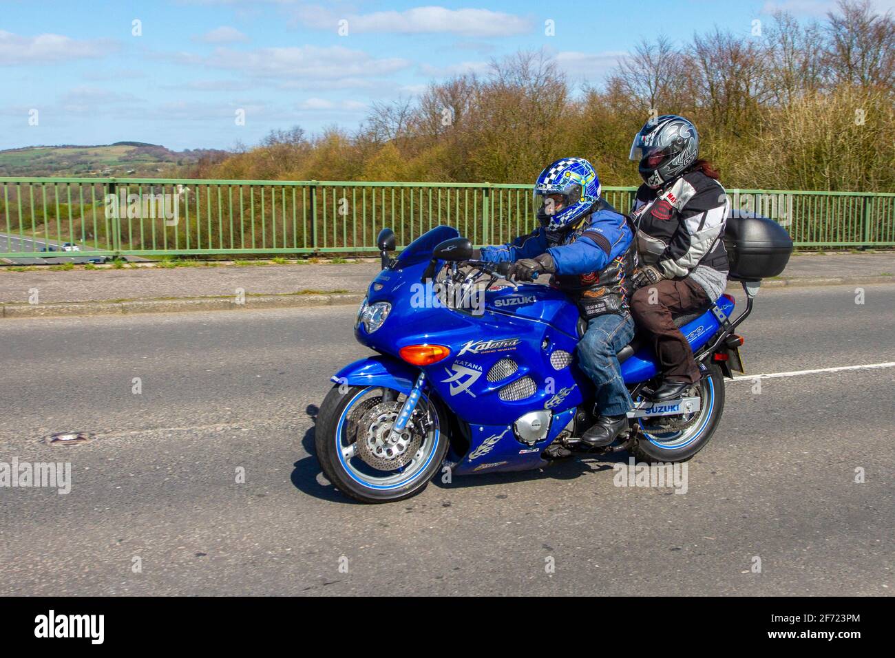 Blaue suzuki 600cc sport 90er jahre -Fotos und -Bildmaterial in hoher ...