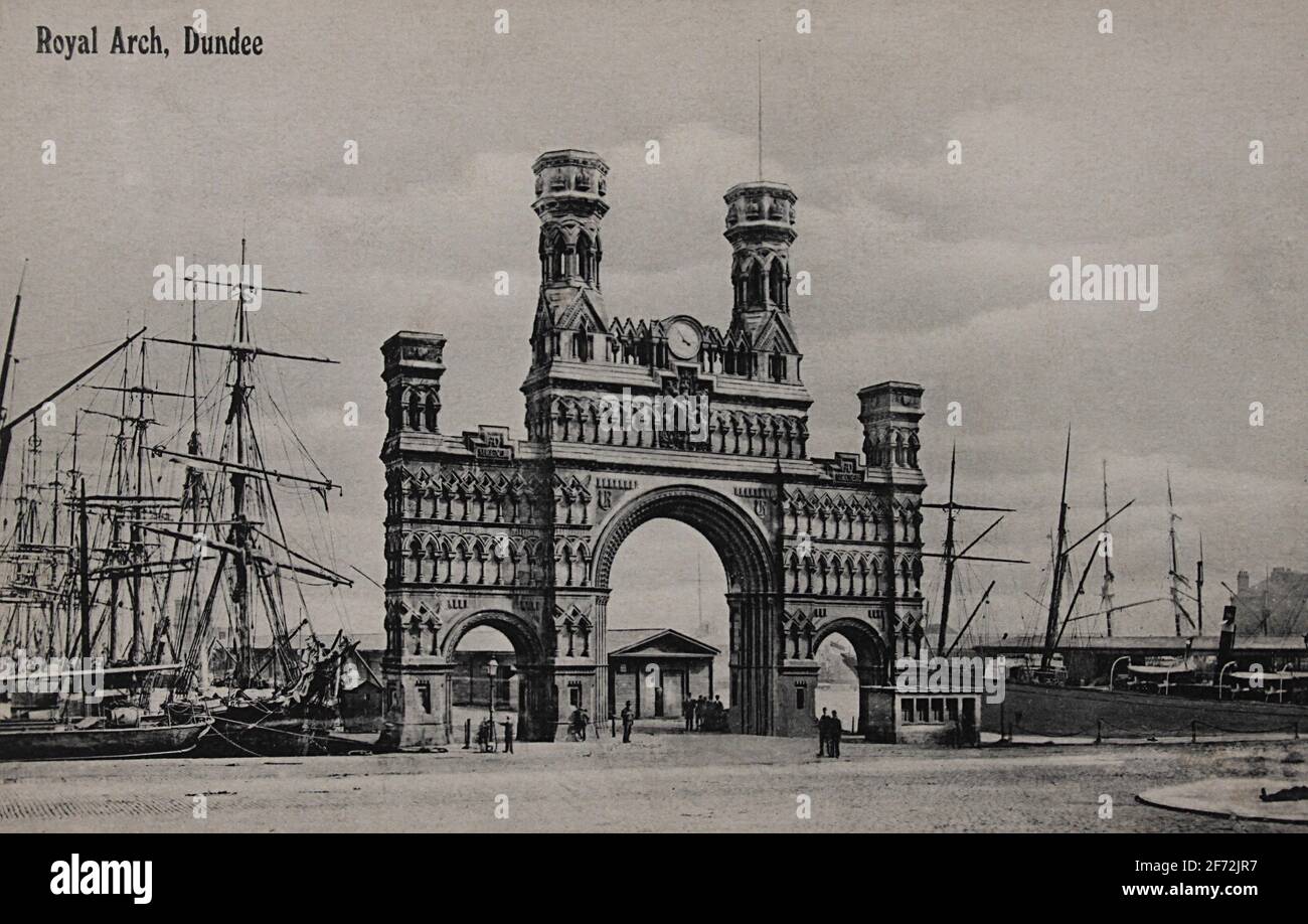 Postkarte von 1911 mit dem Royal Arch, Dundee, der zum Gedenken an den ...