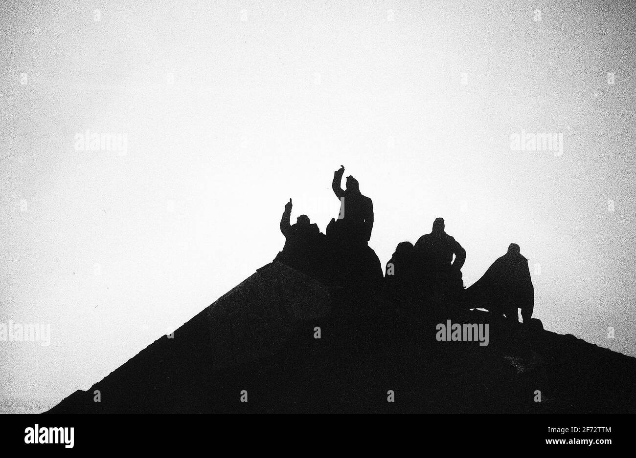 Gefangene sitzen Schwarzweiß-Stockfotos und -bilder - Alamy