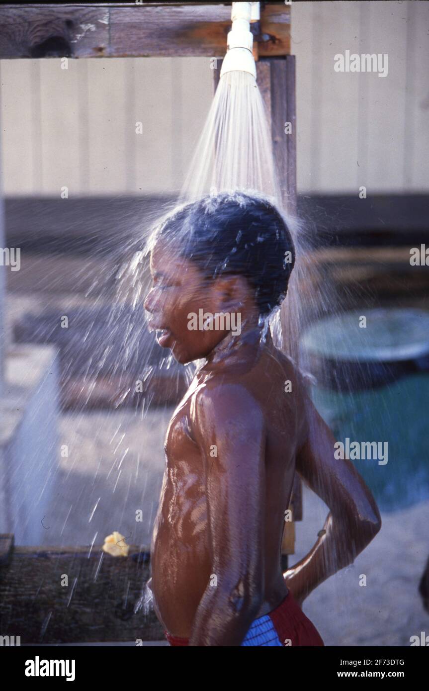 Unter der dusche -Fotos und -Bildmaterial in hoher Auflösung – Alamy