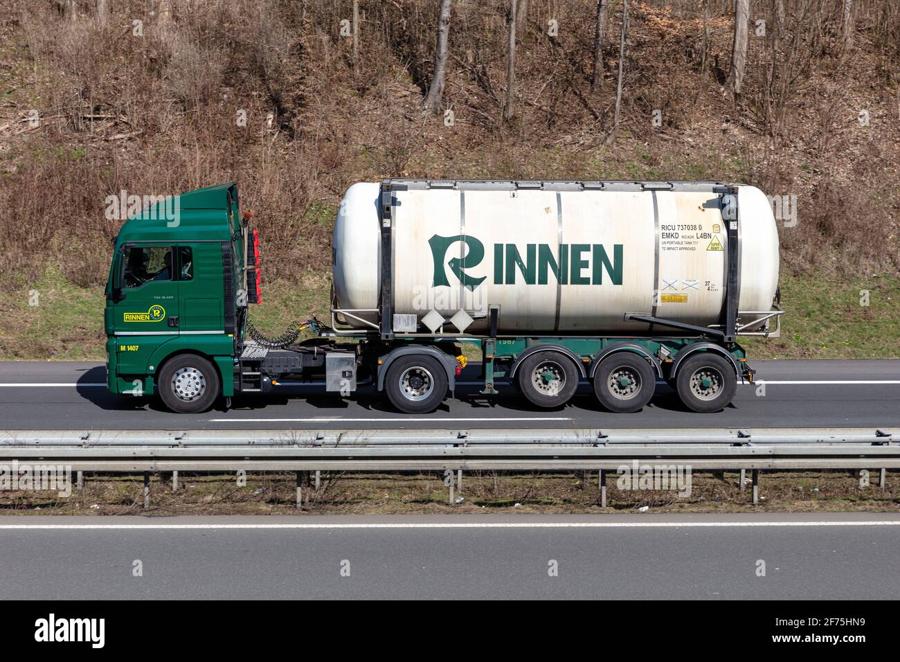 Transport logistics tank container -Fotos und -Bildmaterial in hoher ...