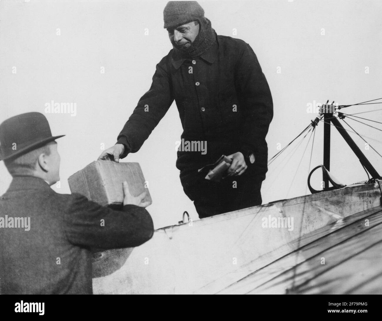 Das erste Mal, dass die Flugmaschine im Dienst der Presse eingesetzt ...