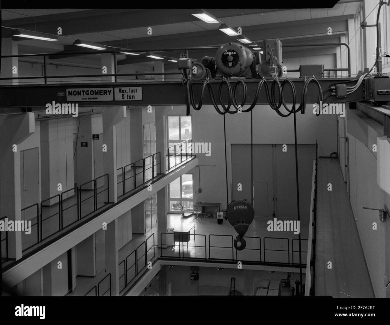 Demag kran Schwarzweiß-Stockfotos und -bilder - Alamy