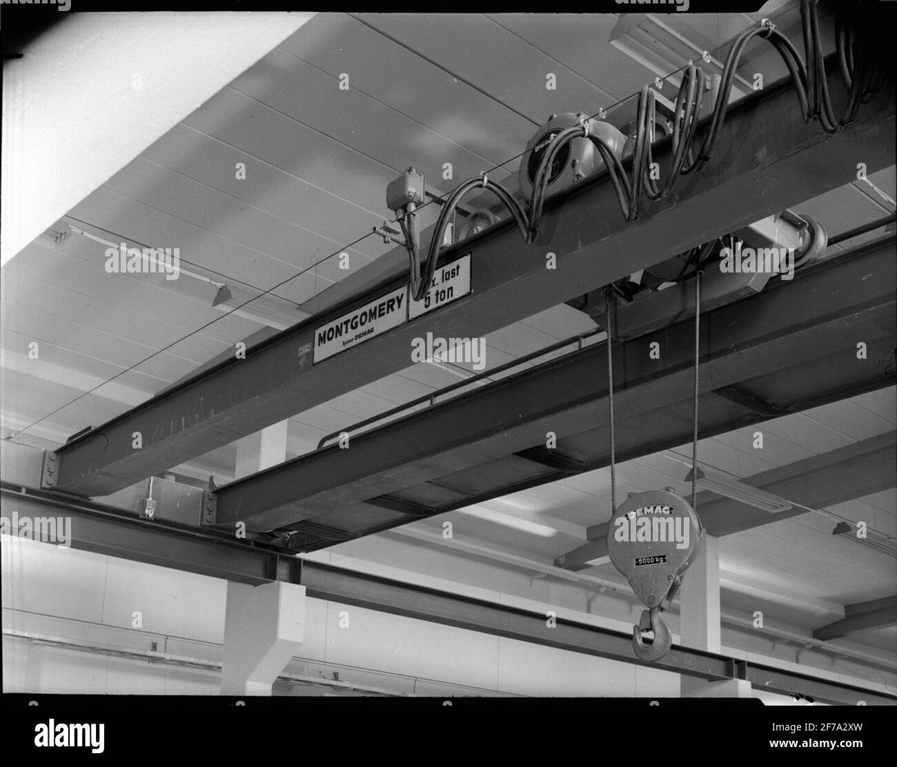 Demag kran Schwarzweiß-Stockfotos und -bilder - Alamy