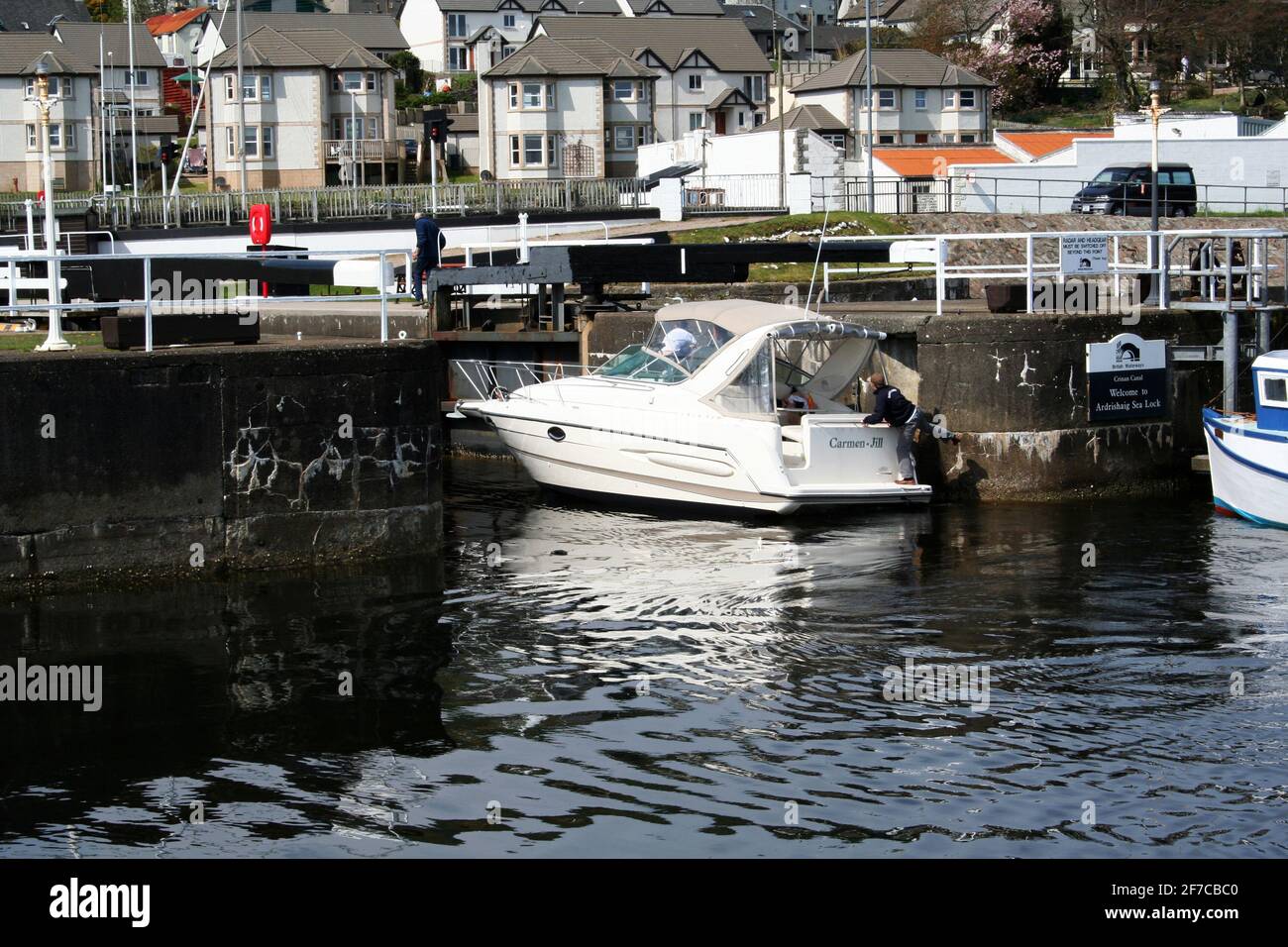 Schnellboot, das vom Loch Gilp in Adrishaig, Argyll, Schottland, in den ...