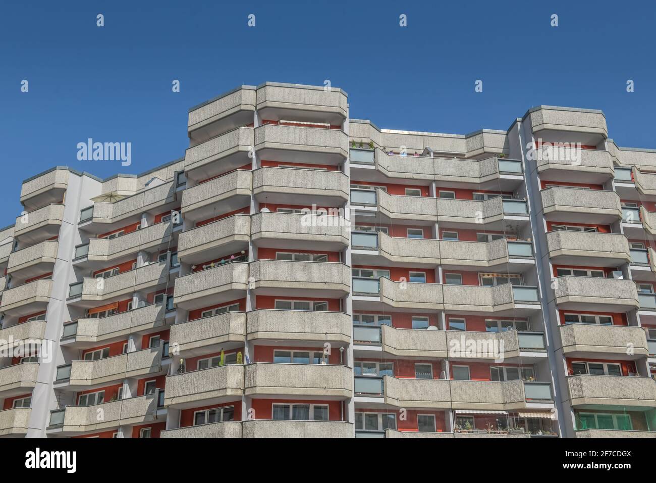 Ddr plattenbau -Fotos und -Bildmaterial in hoher Auflösung - Seite 4 ...