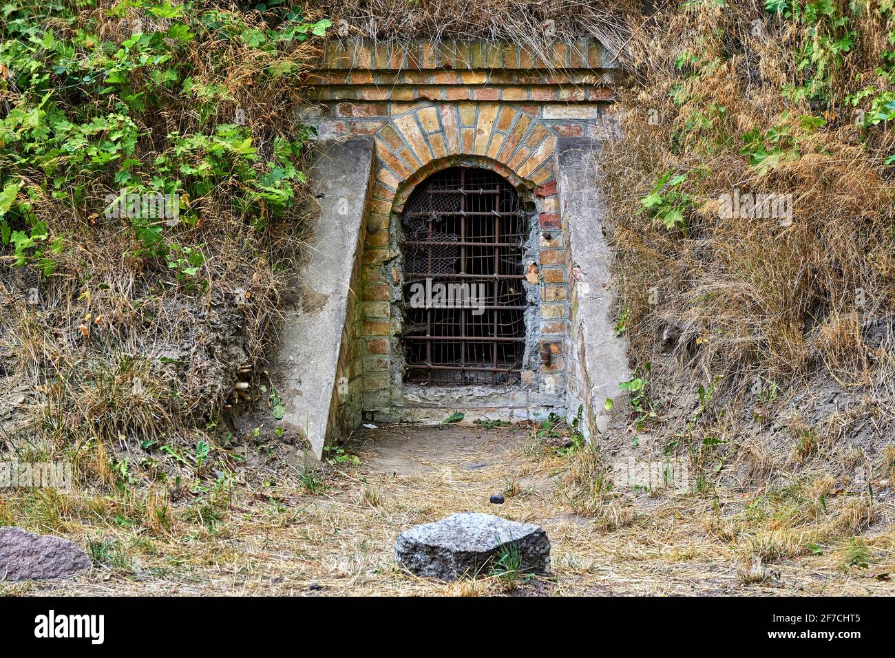 Bunker im wald -Fotos und -Bildmaterial in hoher Auflösung – Alamy